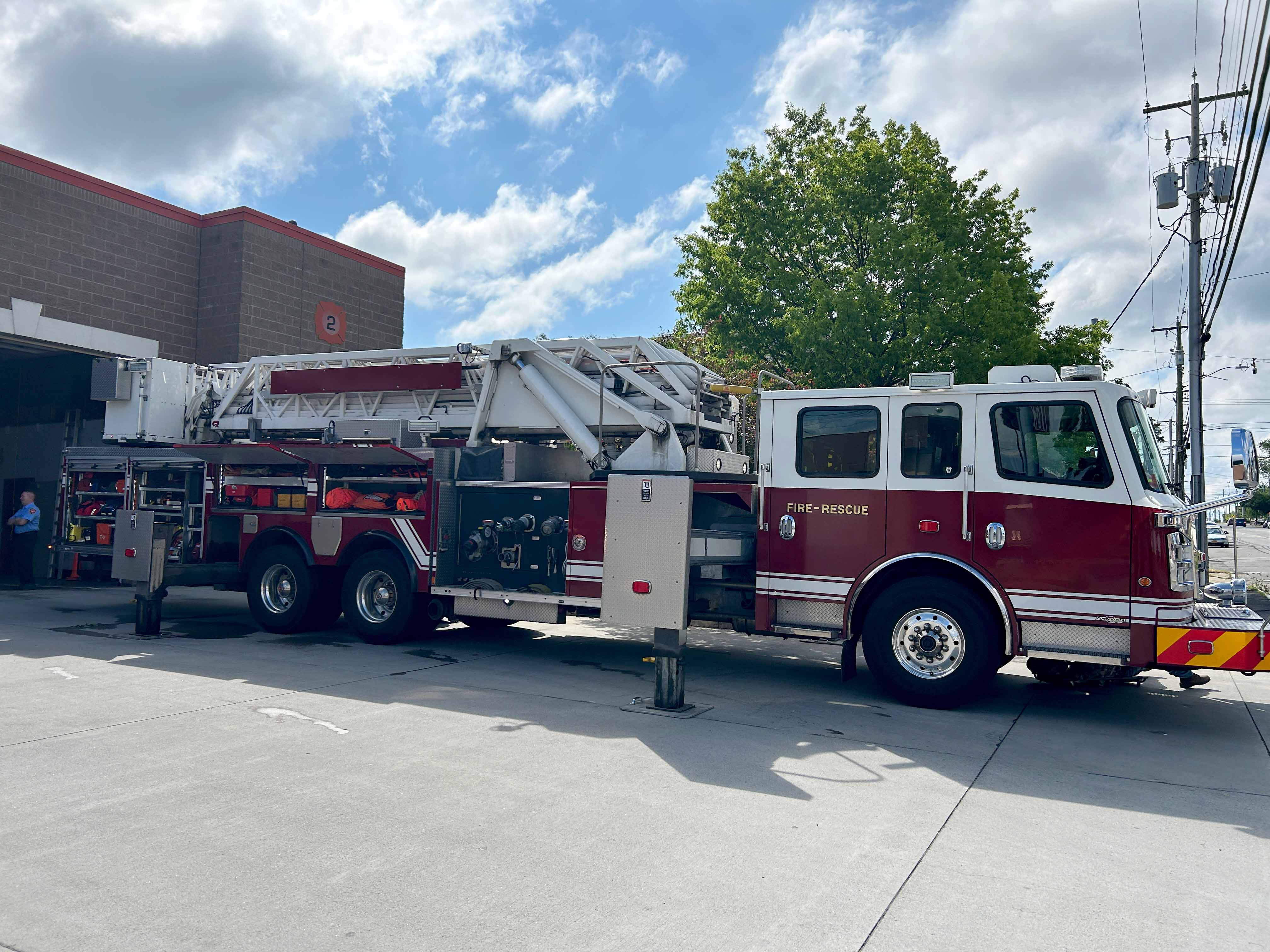 2017 Rosenbauer Commander Mid-Mount 100' Platform | Used Truck Details