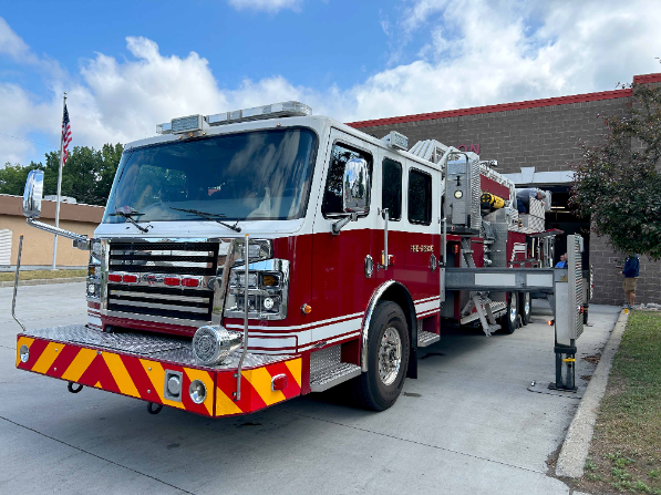 2017 Rosenbauer Commander Mid-Mount 100' Platform | Used Truck Details