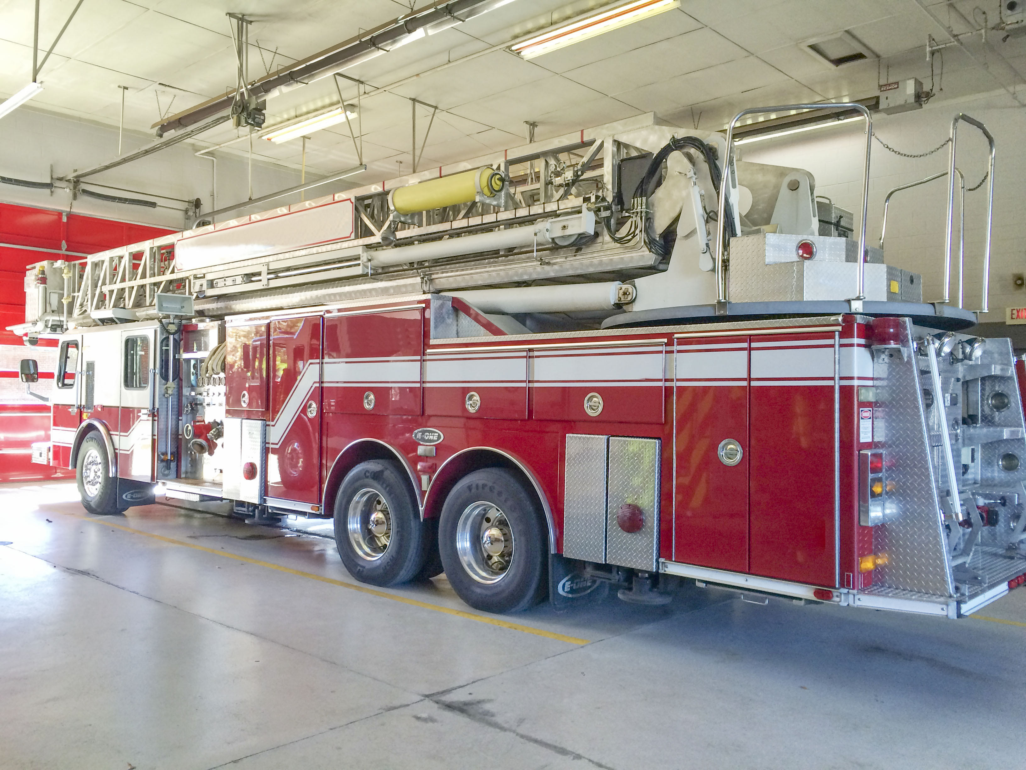 1995 E-One Hurricane 105' Platform | Used Truck Details