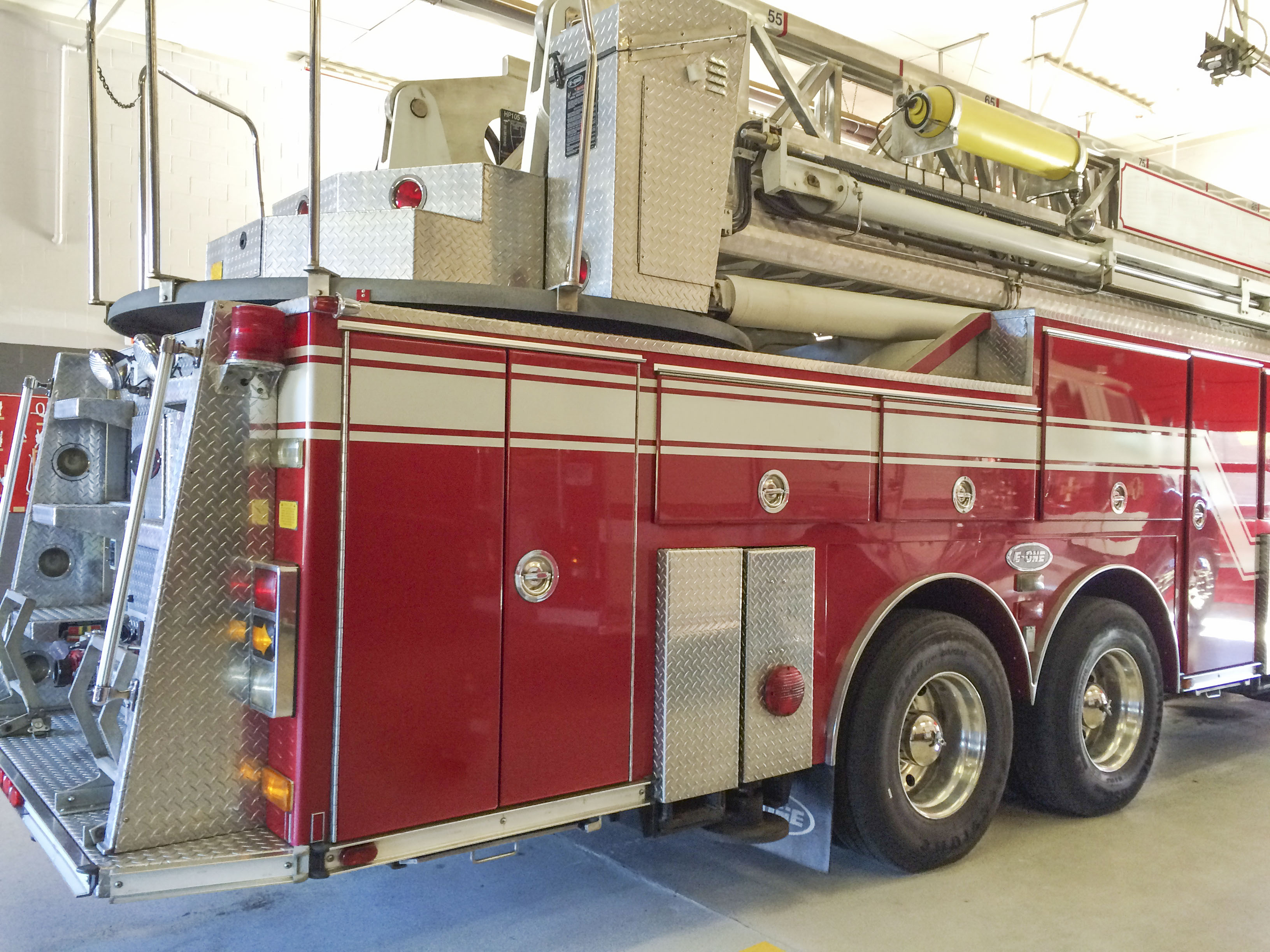 1995 E-One Hurricane 105' Platform | Used Truck Details