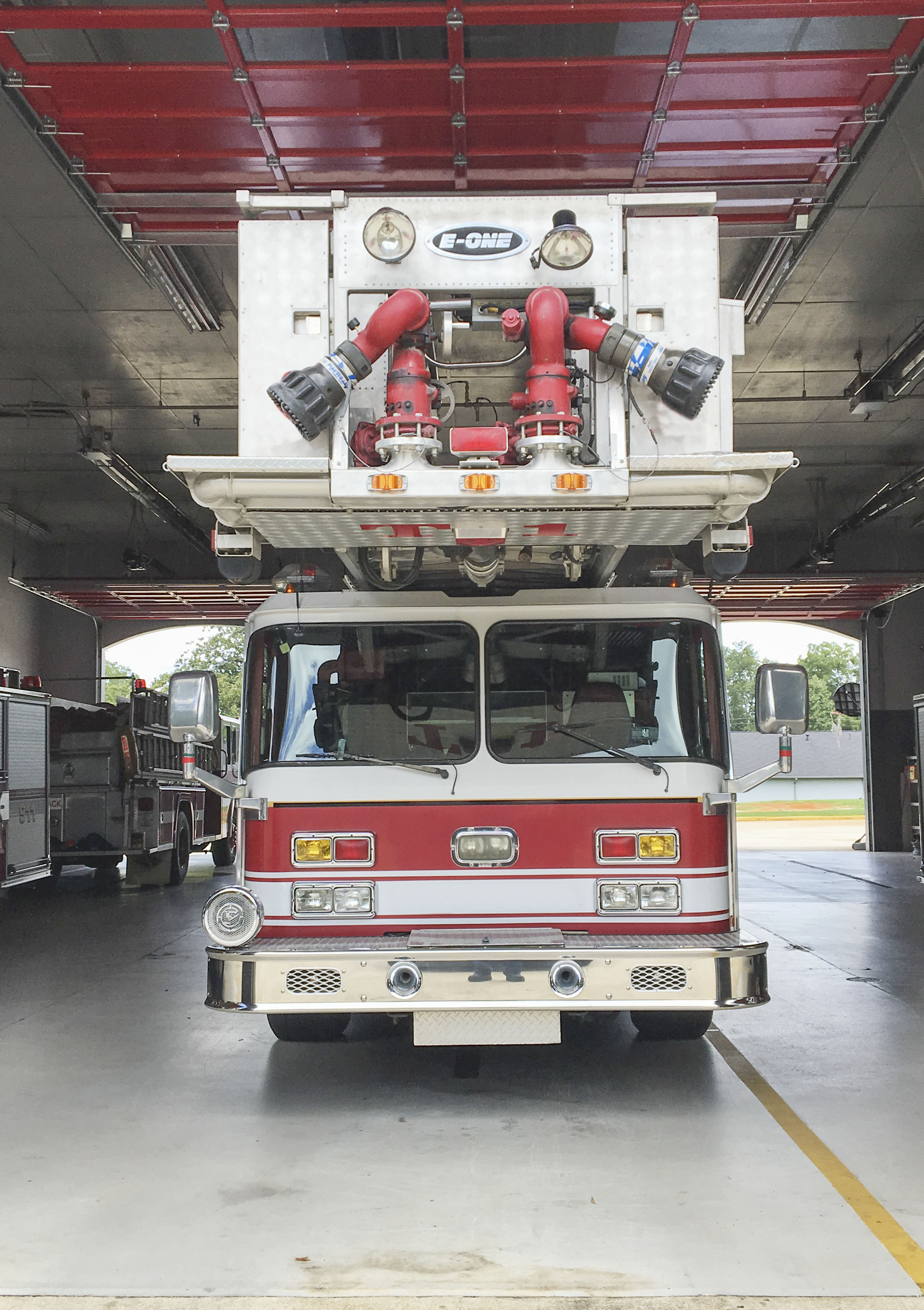 1995 E-One Hurricane 105' Platform | Used Truck Details