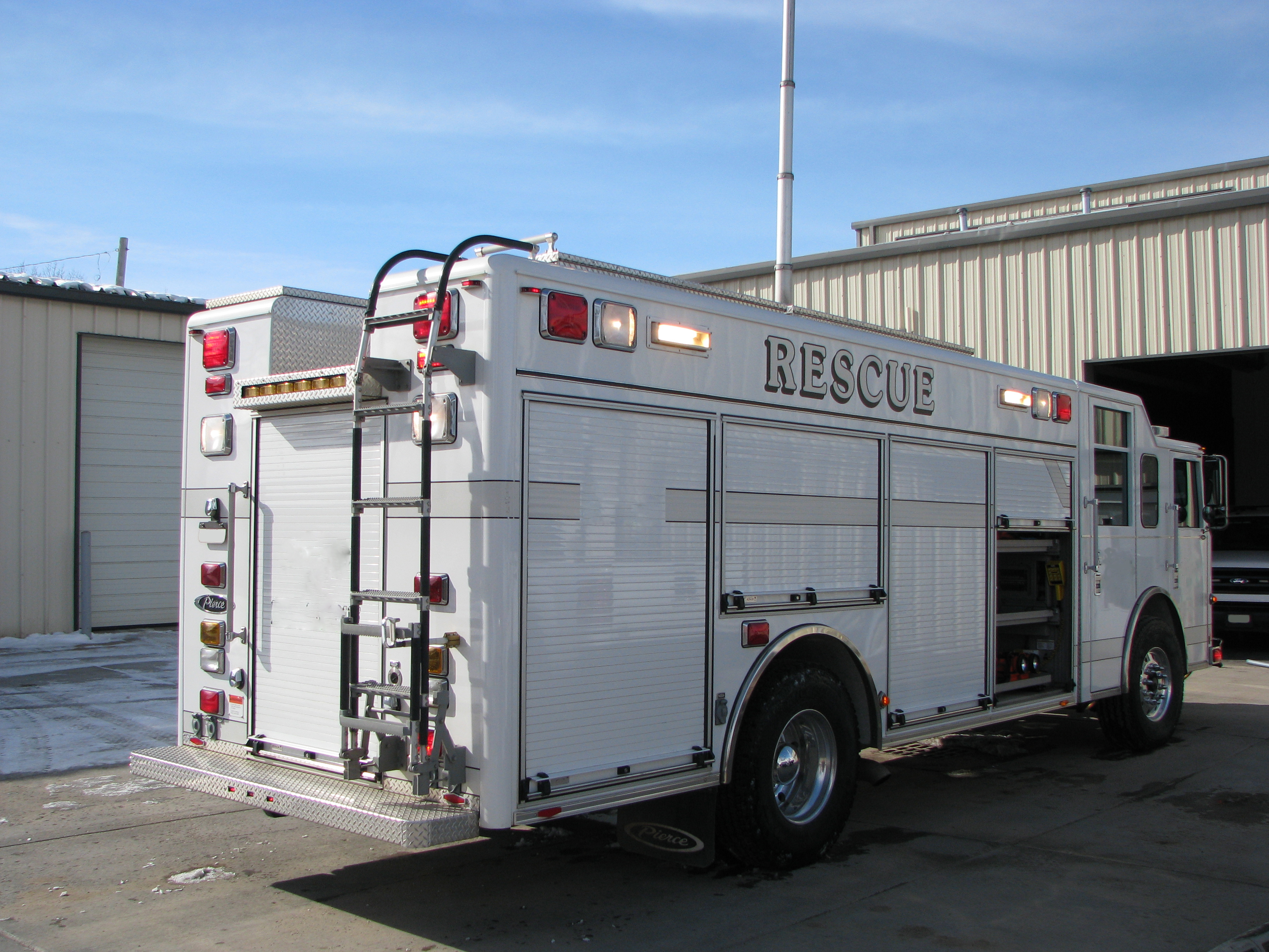 2006 Pierce Saber Custom | Used Truck Details