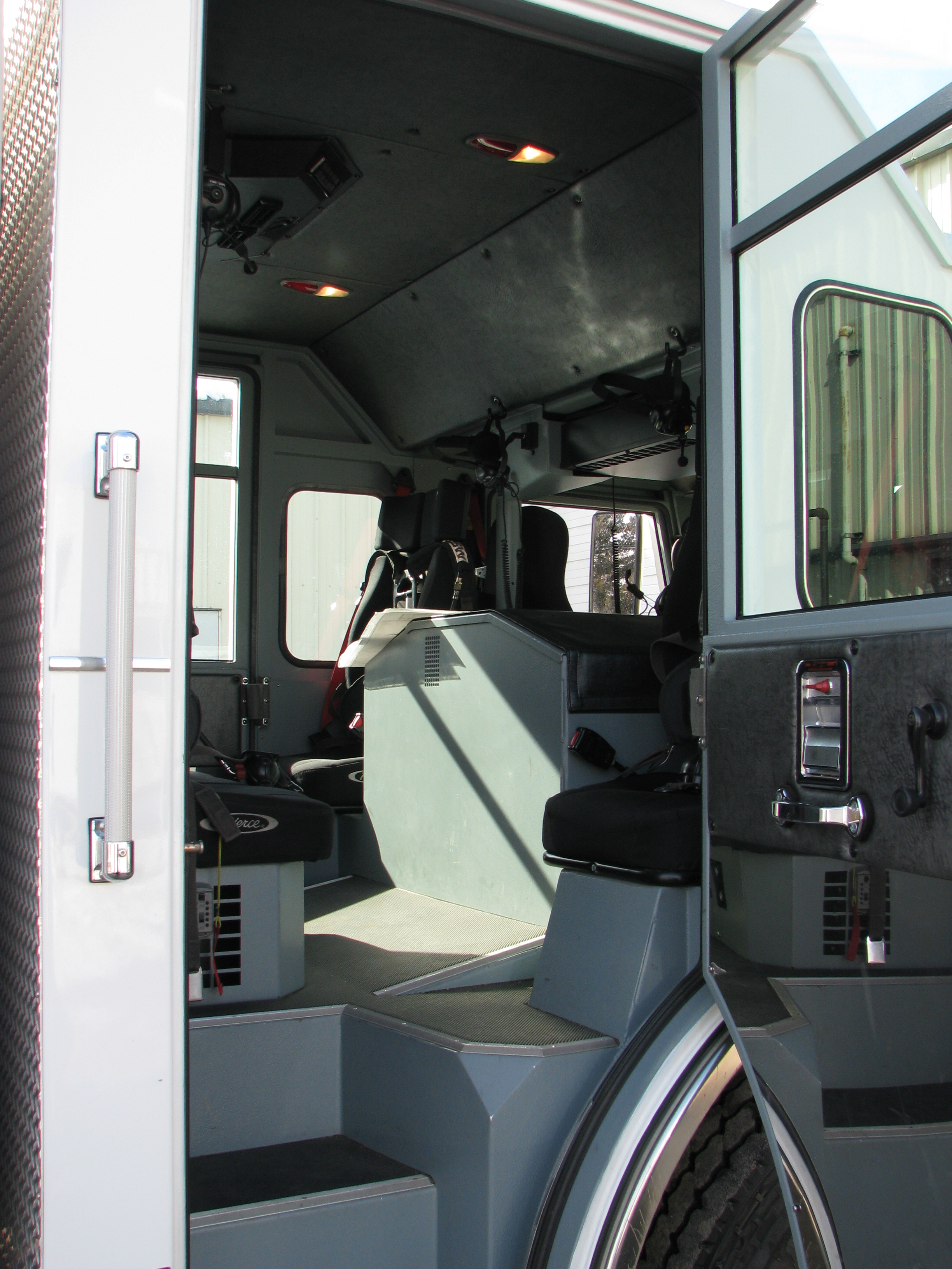 2006 Pierce Saber Custom | Used Truck Details