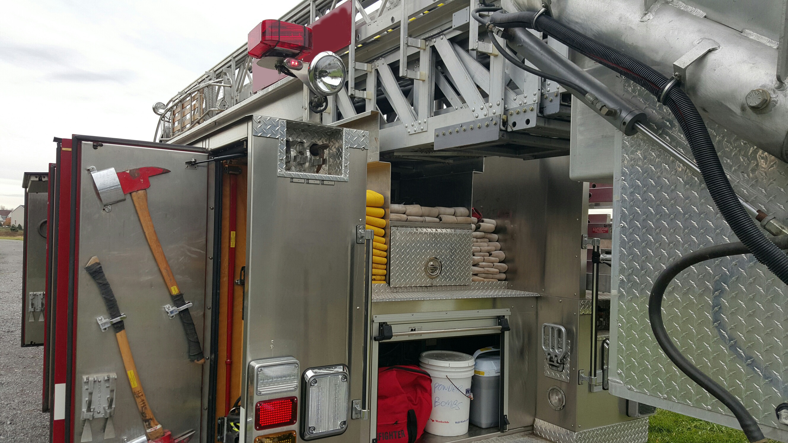 1997 Sutphen SP70 Mid-Mount Platform | Used Truck Details