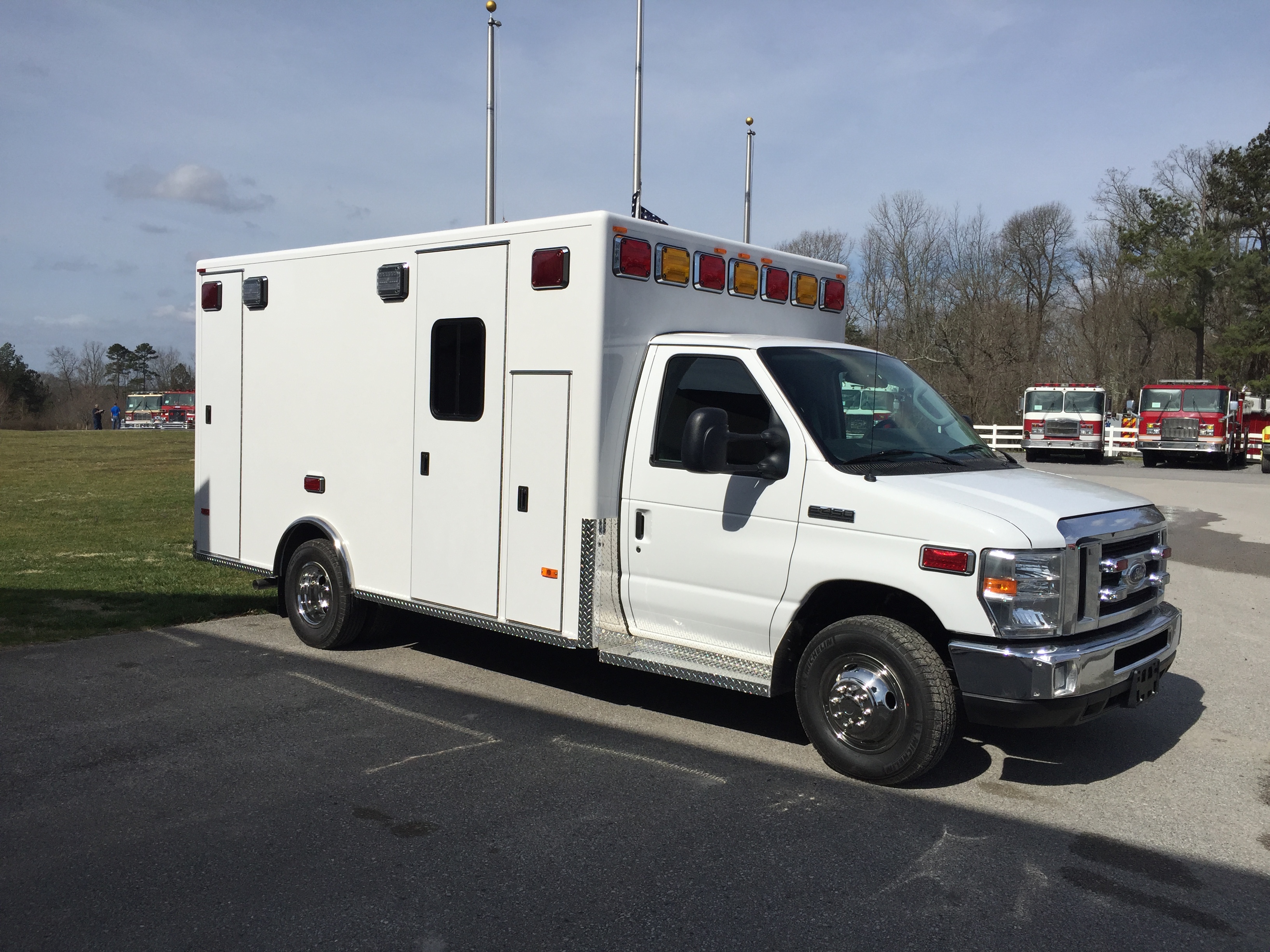 2016 PL Custom Ford E-450 Ambulance | Used Truck Details