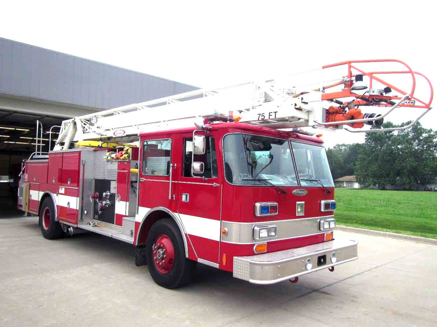 1988 Pierce Arrow 75' Quint | Used Truck Details