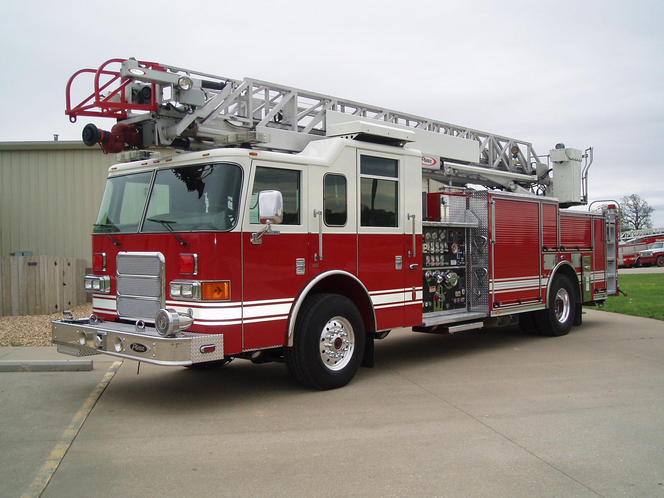 2006 Pierce Enforcer 75' Aerial | Used Truck Details