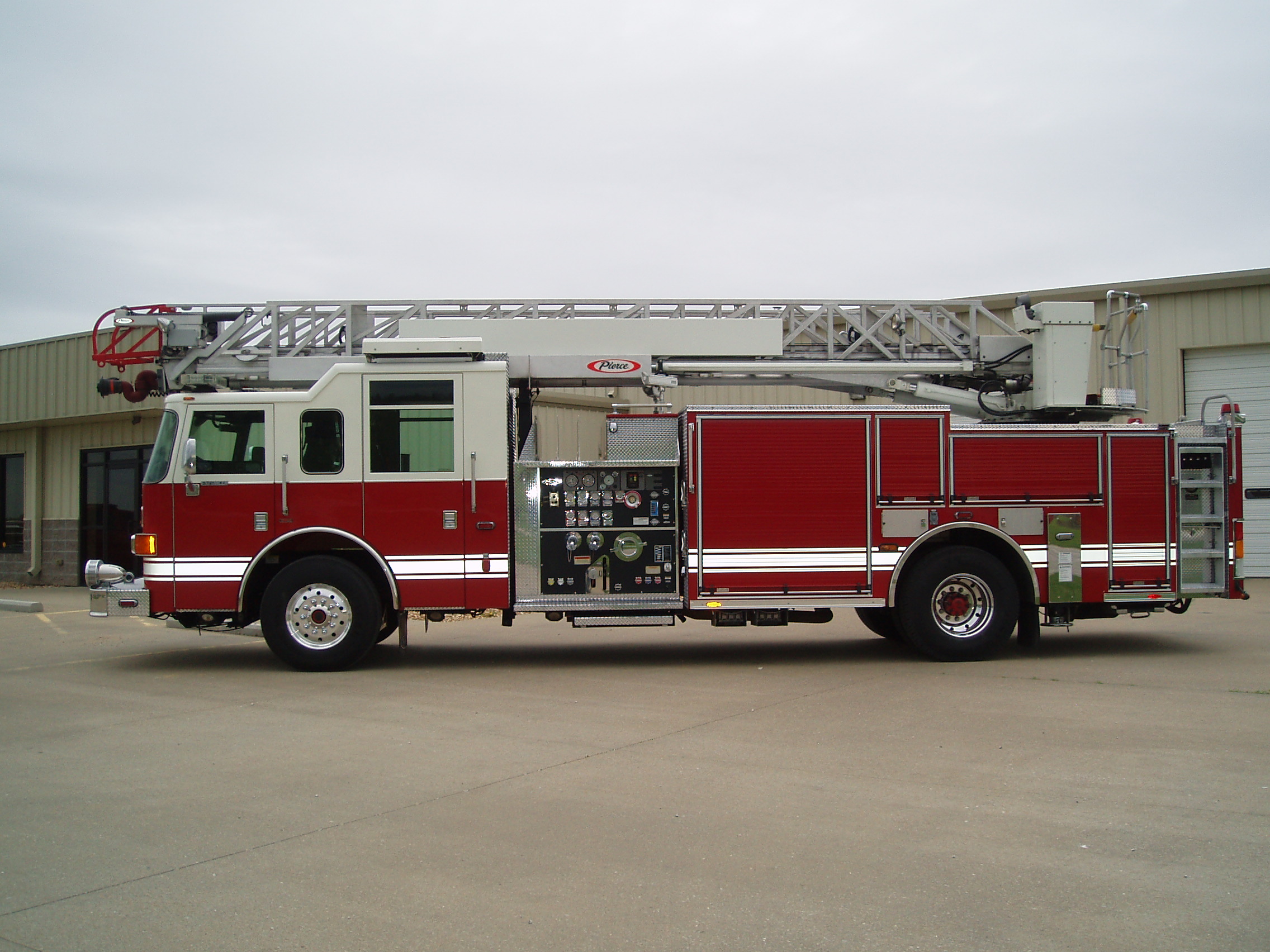 2006 Pierce Enforcer 75' Aerial | Used Truck Details