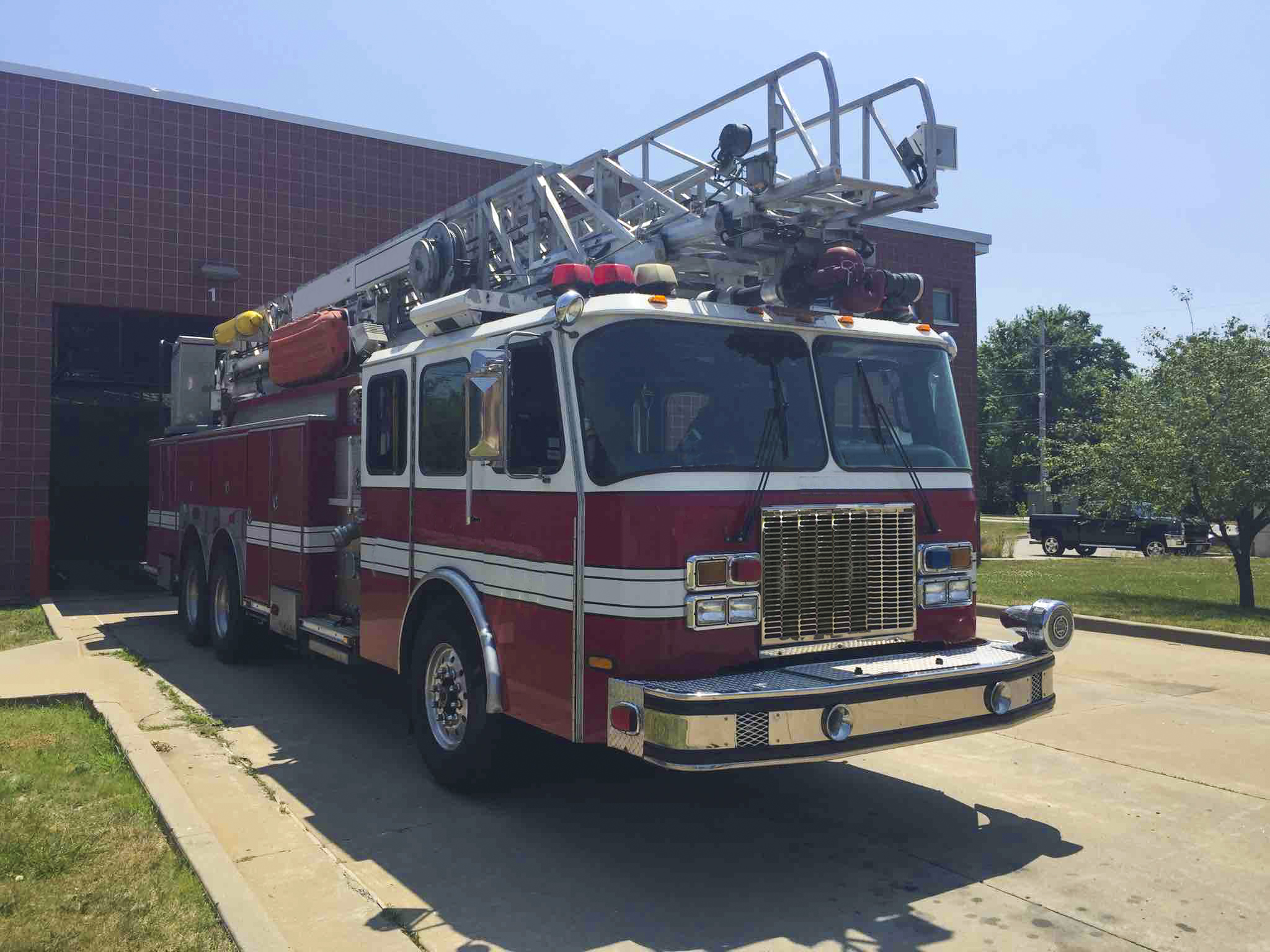 2001 E-One Cyclone II HP100 Quint | Used Truck Details