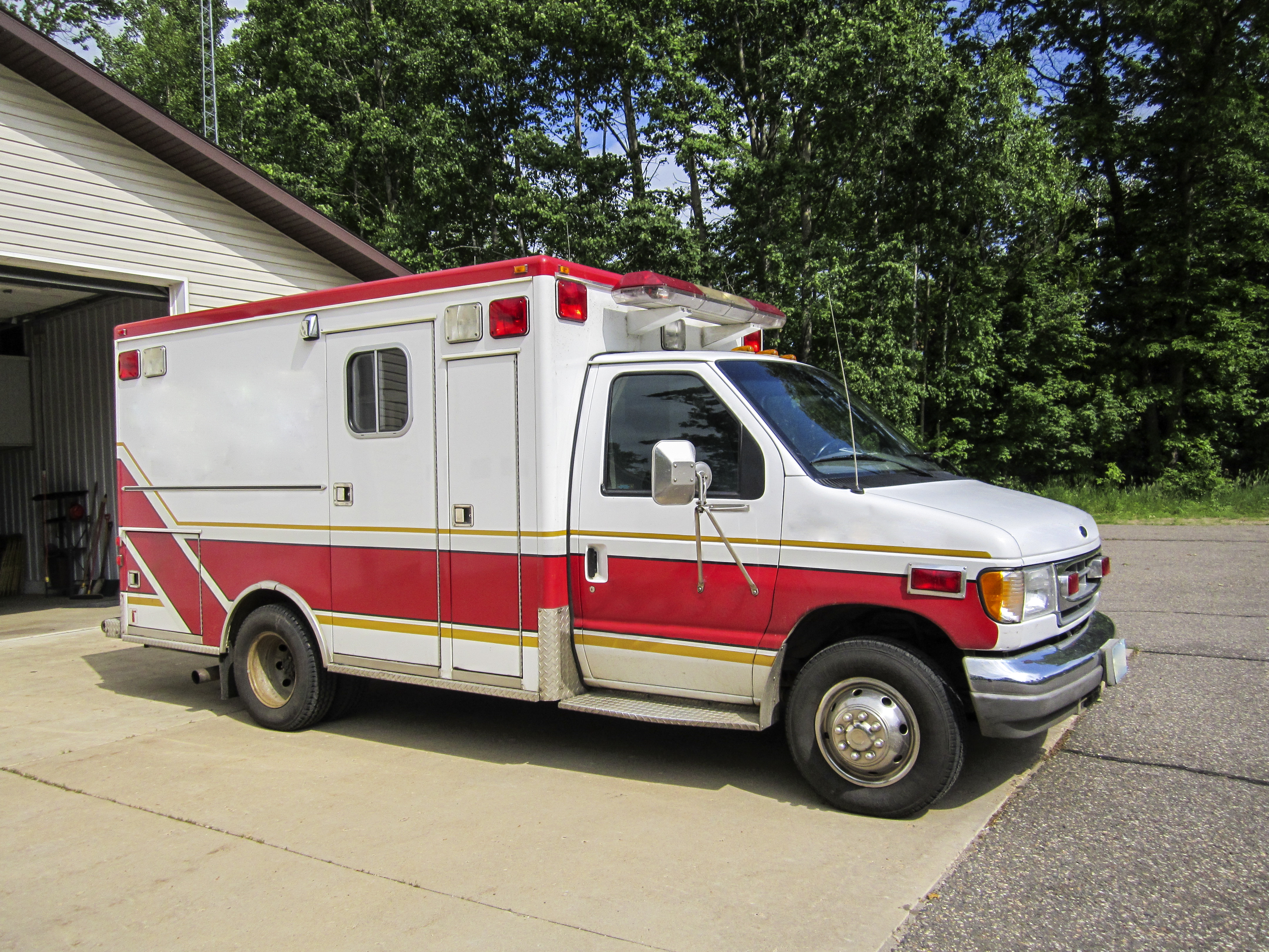 1998 Ford Rescue Ambulance | Used Truck Details