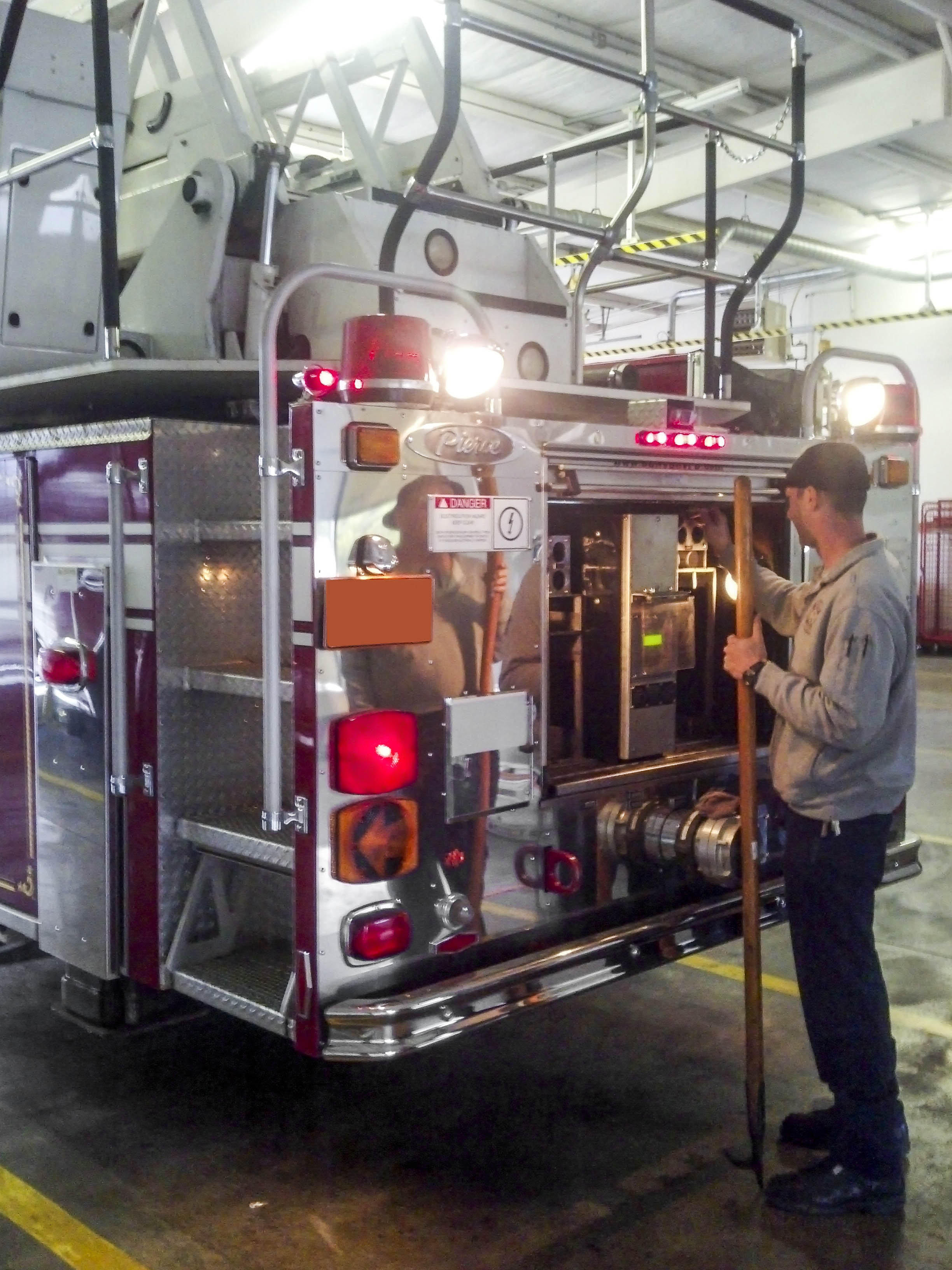 1999 Pierce Dash 85' Platform | Used Truck Details