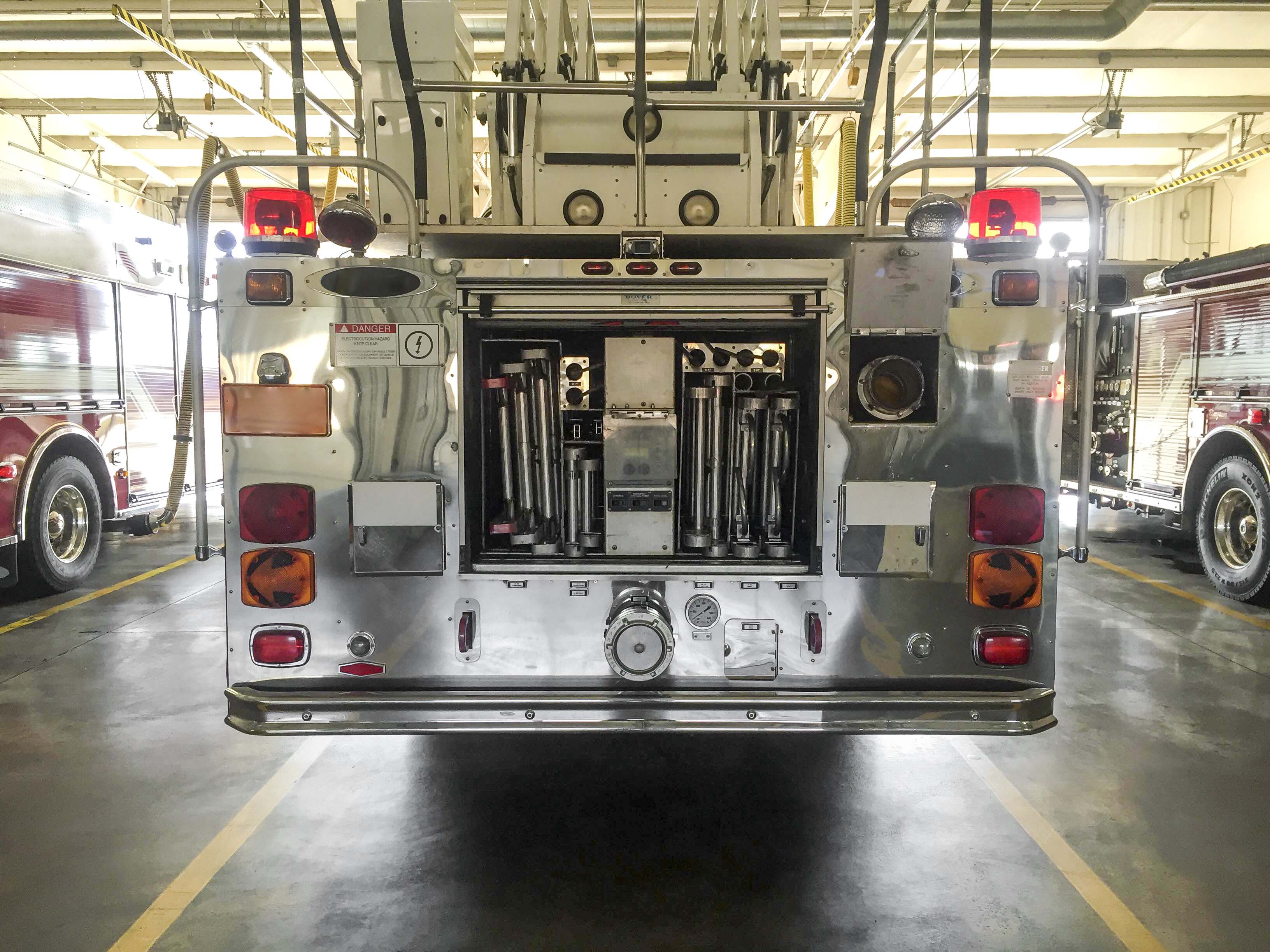 1999 Pierce Dash 85' Platform | Used Truck Details