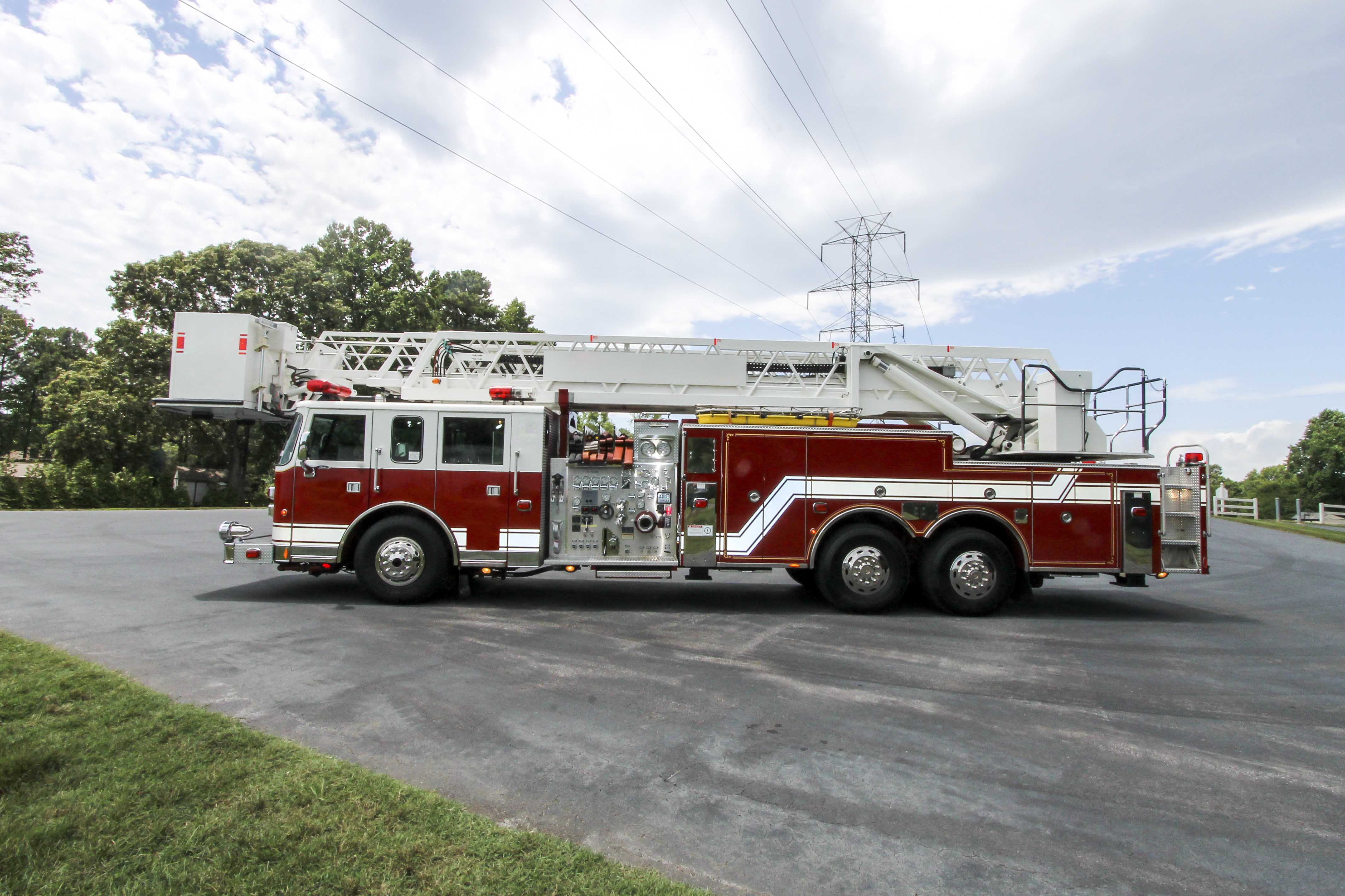 1999 Pierce Dash 85' Platform | Used Truck Details