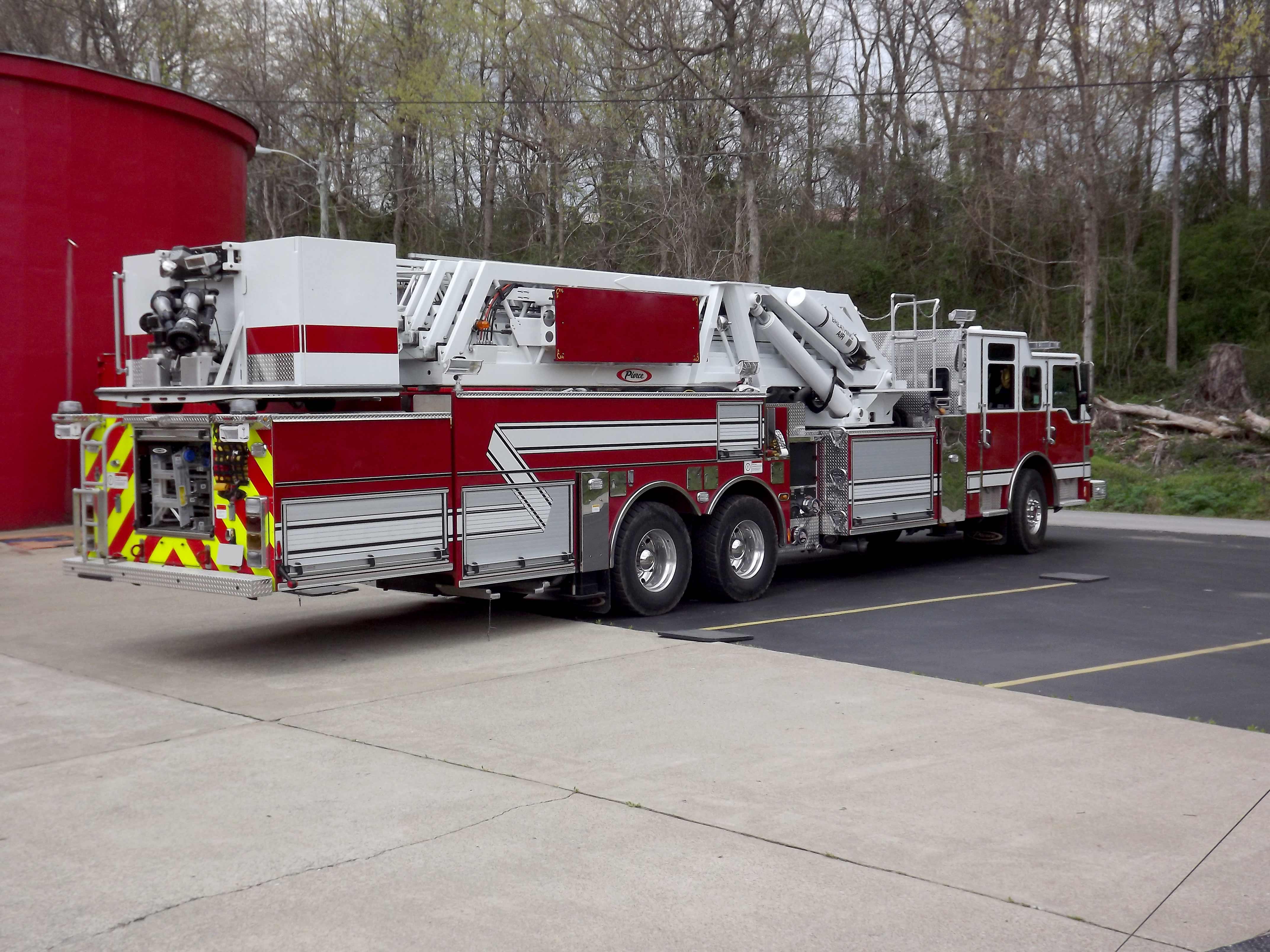 2009 Pierce Velocity 95' Mid-Mount Aerial Platform | Used Truck Details