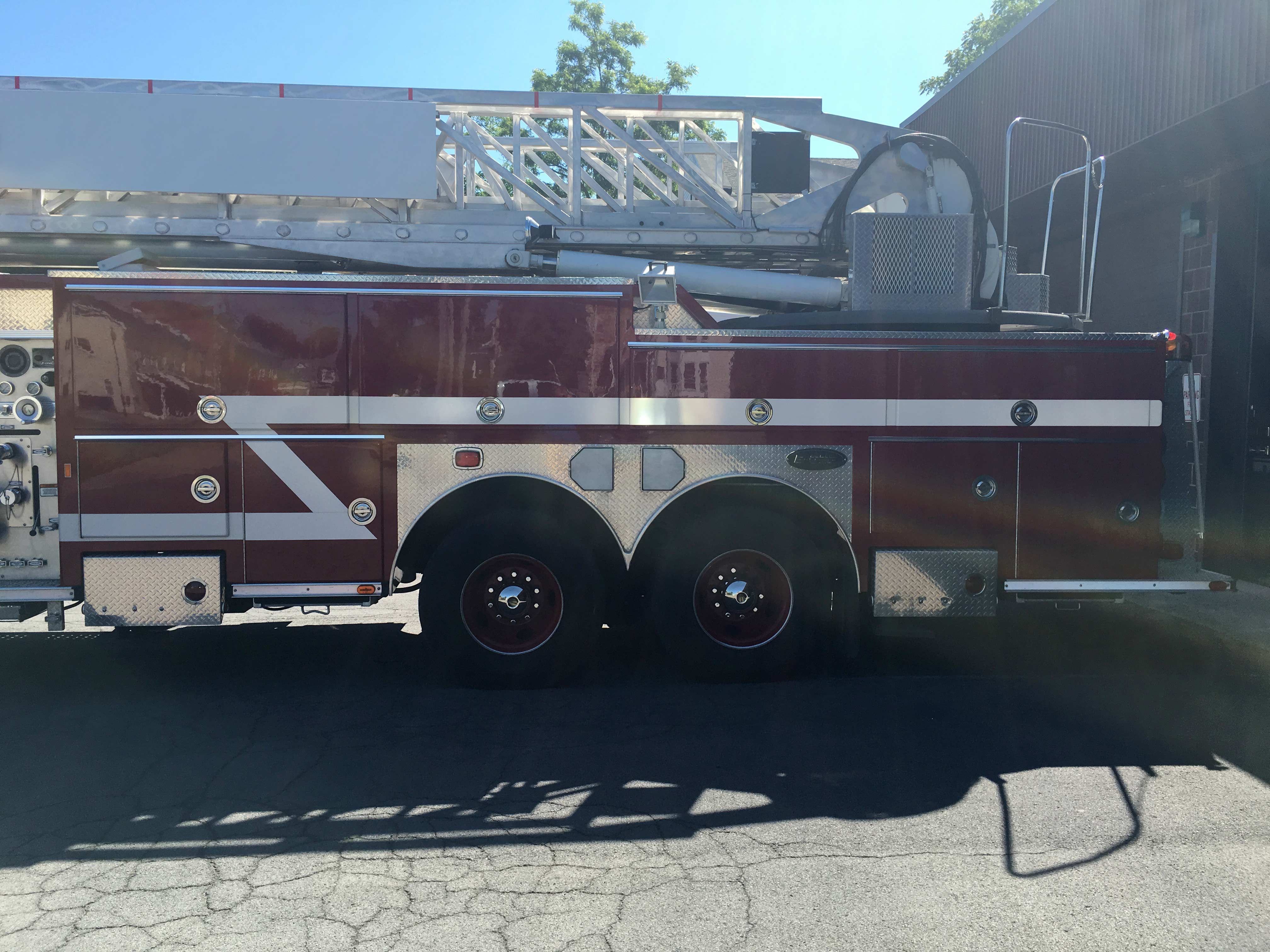1999 E-One Hurricane 95' Quint Platform | Used Truck Details