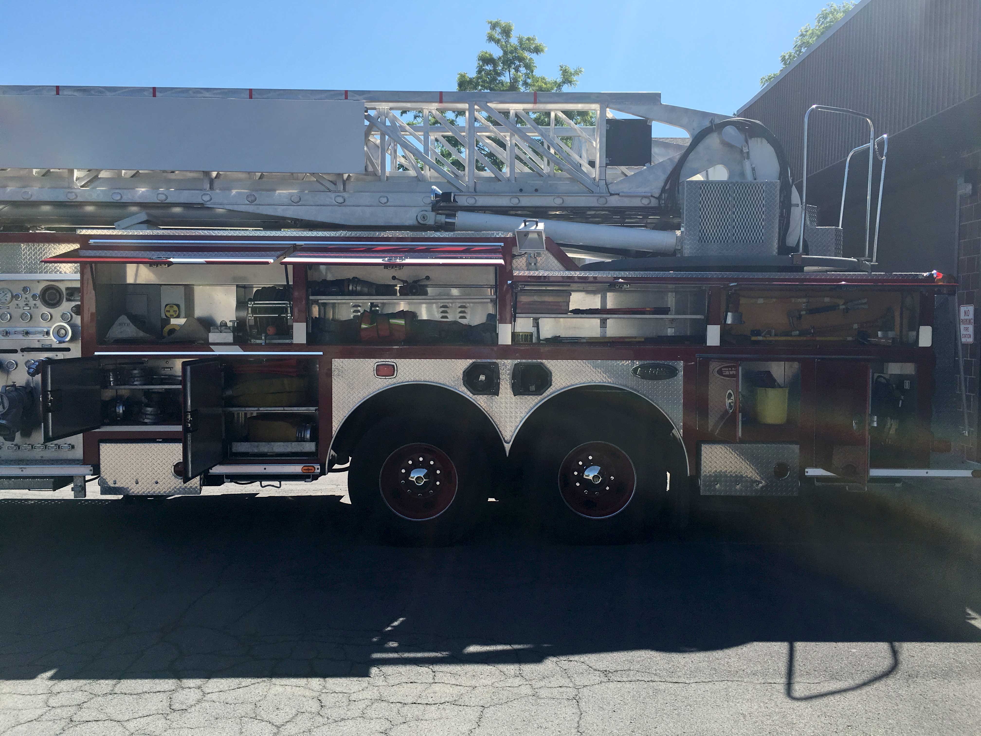 1999 E-One Hurricane 95' Quint Platform | Used Truck Details