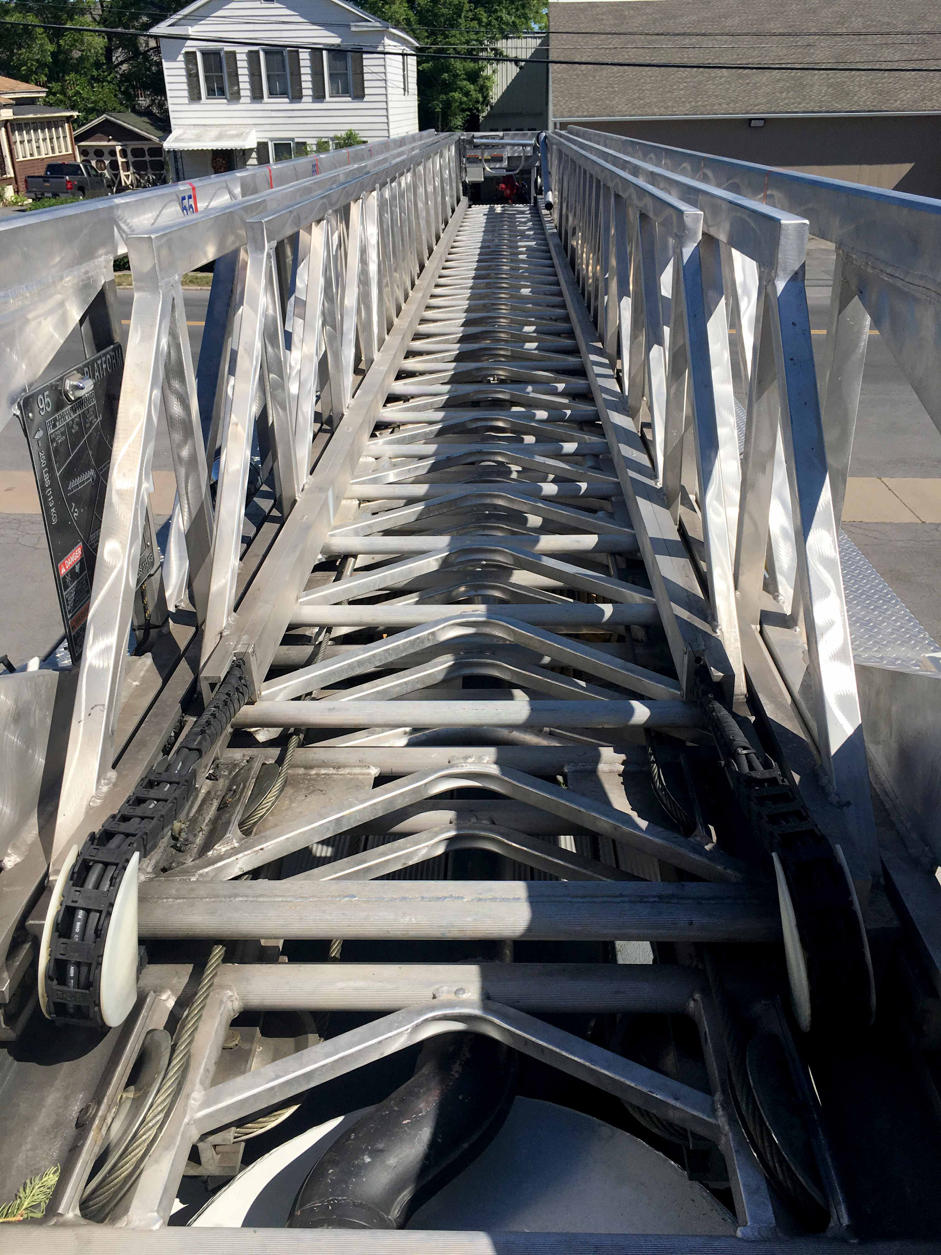 1999 E-One Hurricane 95' Quint Platform | Used Truck Details