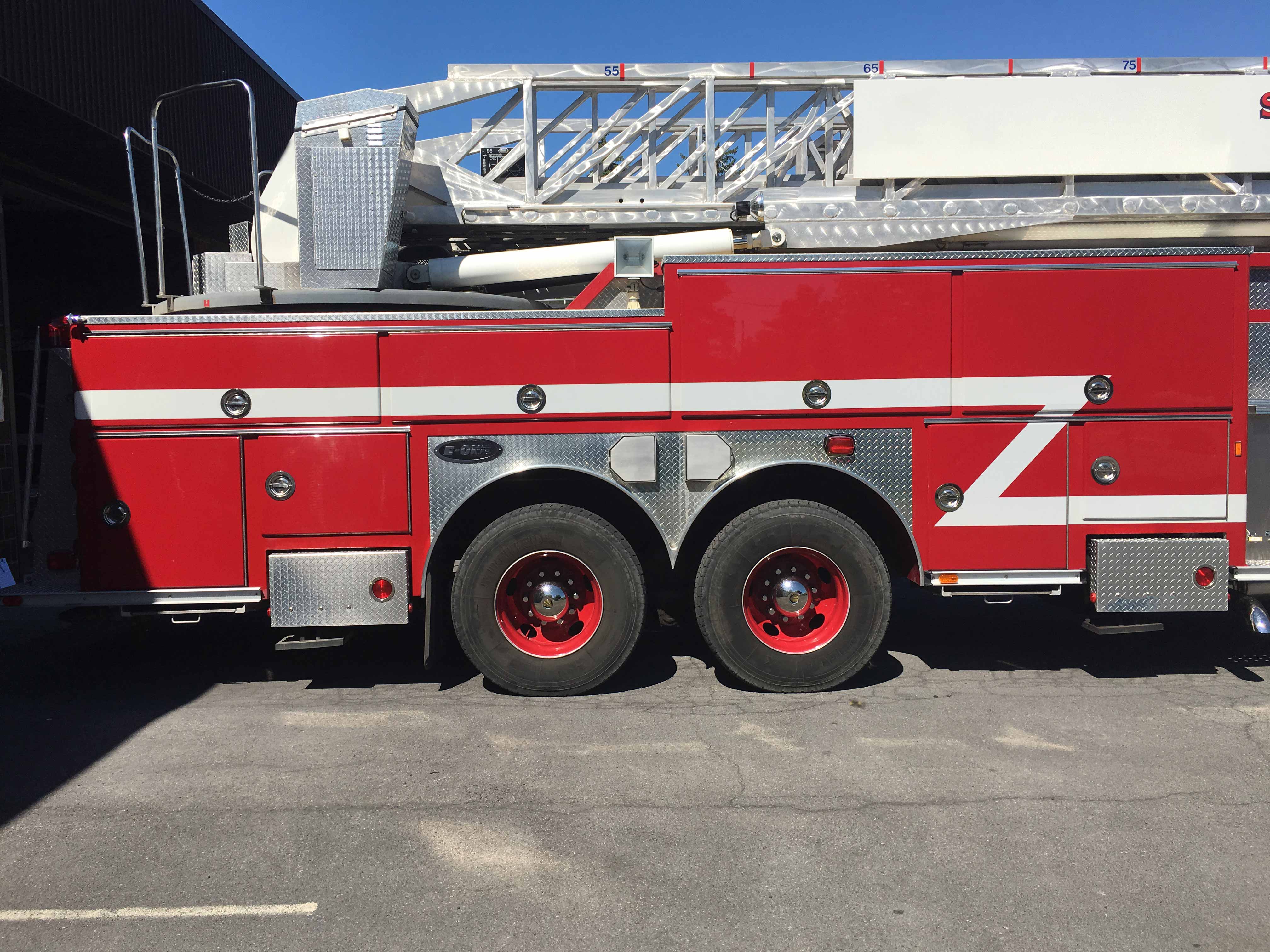 1999 E-One Hurricane 95' Quint Platform | Used Truck Details