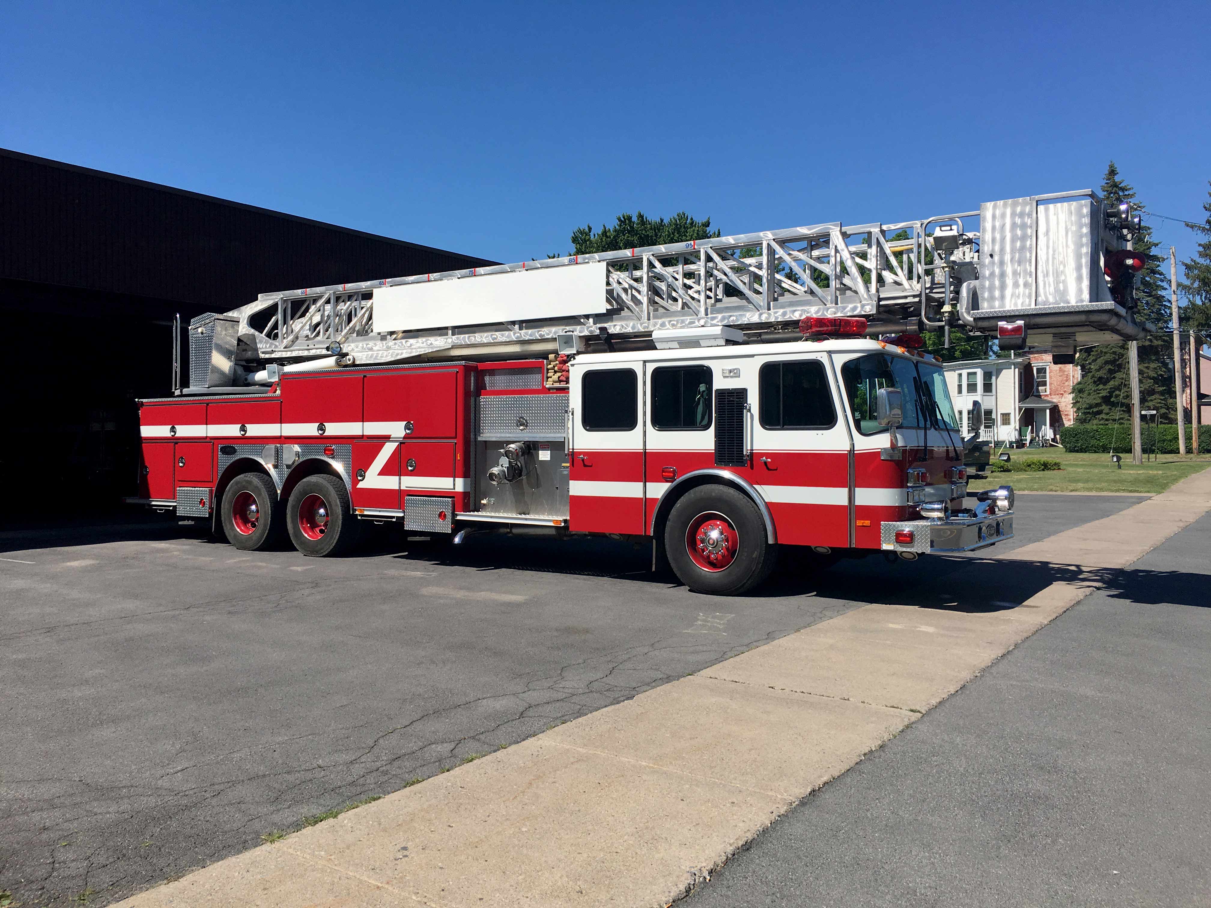1999 E-One Hurricane 95' Quint Platform | Used Truck Details