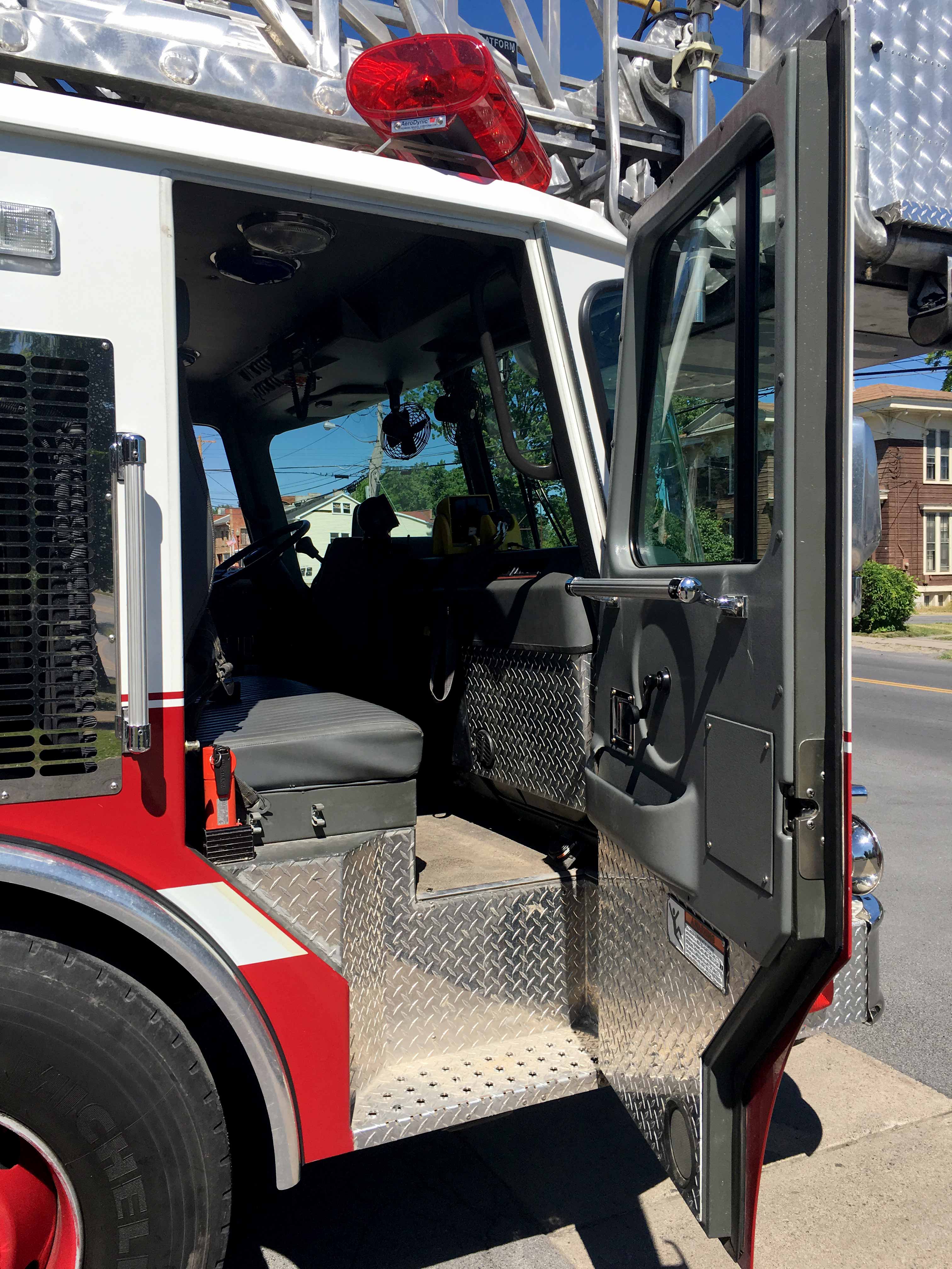 1999 E-One Hurricane 95' Quint Platform | Used Truck Details