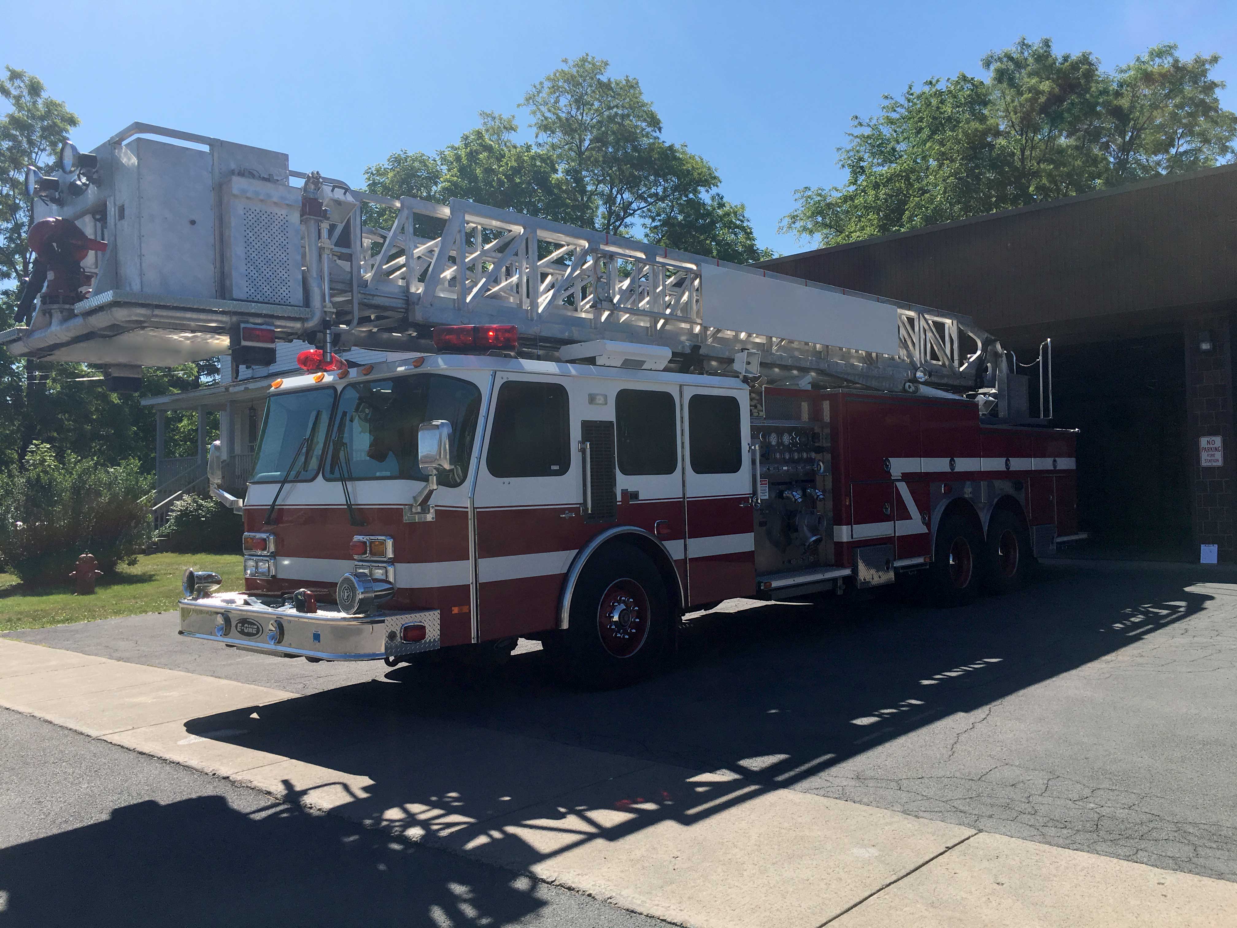 1999 E-One Hurricane 95' Quint Platform | Used Truck Details