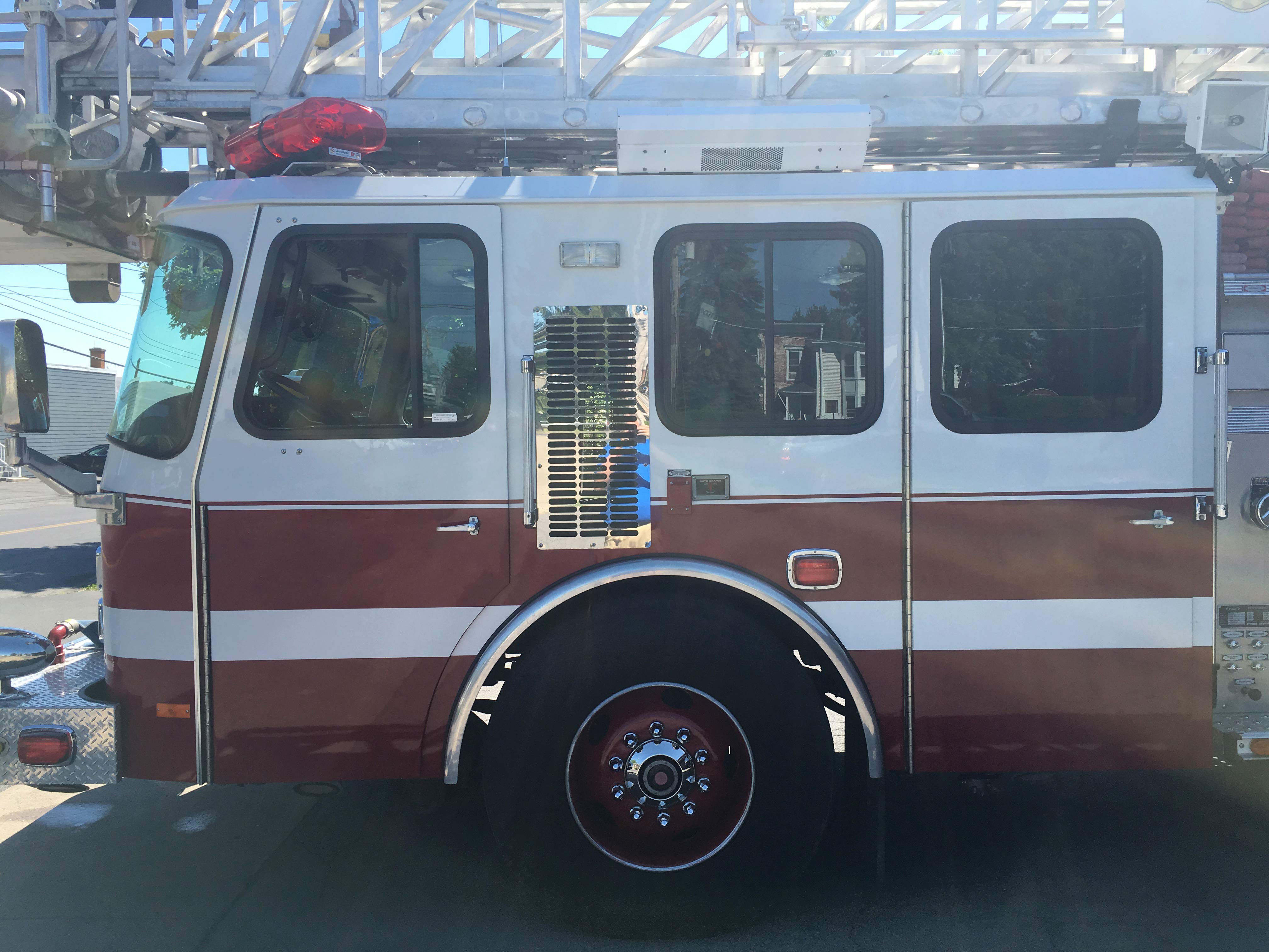 1999 E-One Hurricane 95' Quint Platform | Used Truck Details