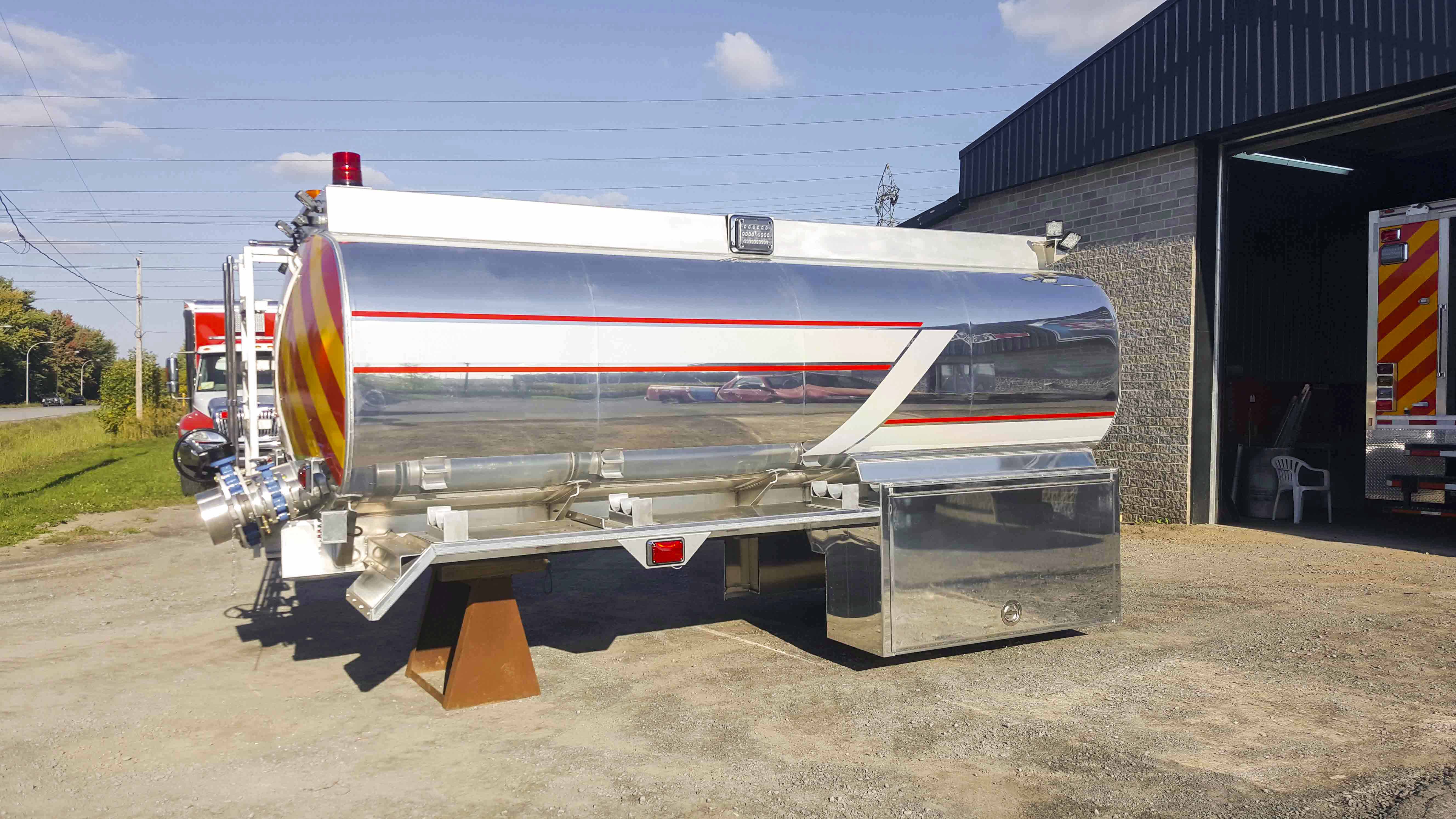 1800 Gallon Tank for Installation | Used Truck Details