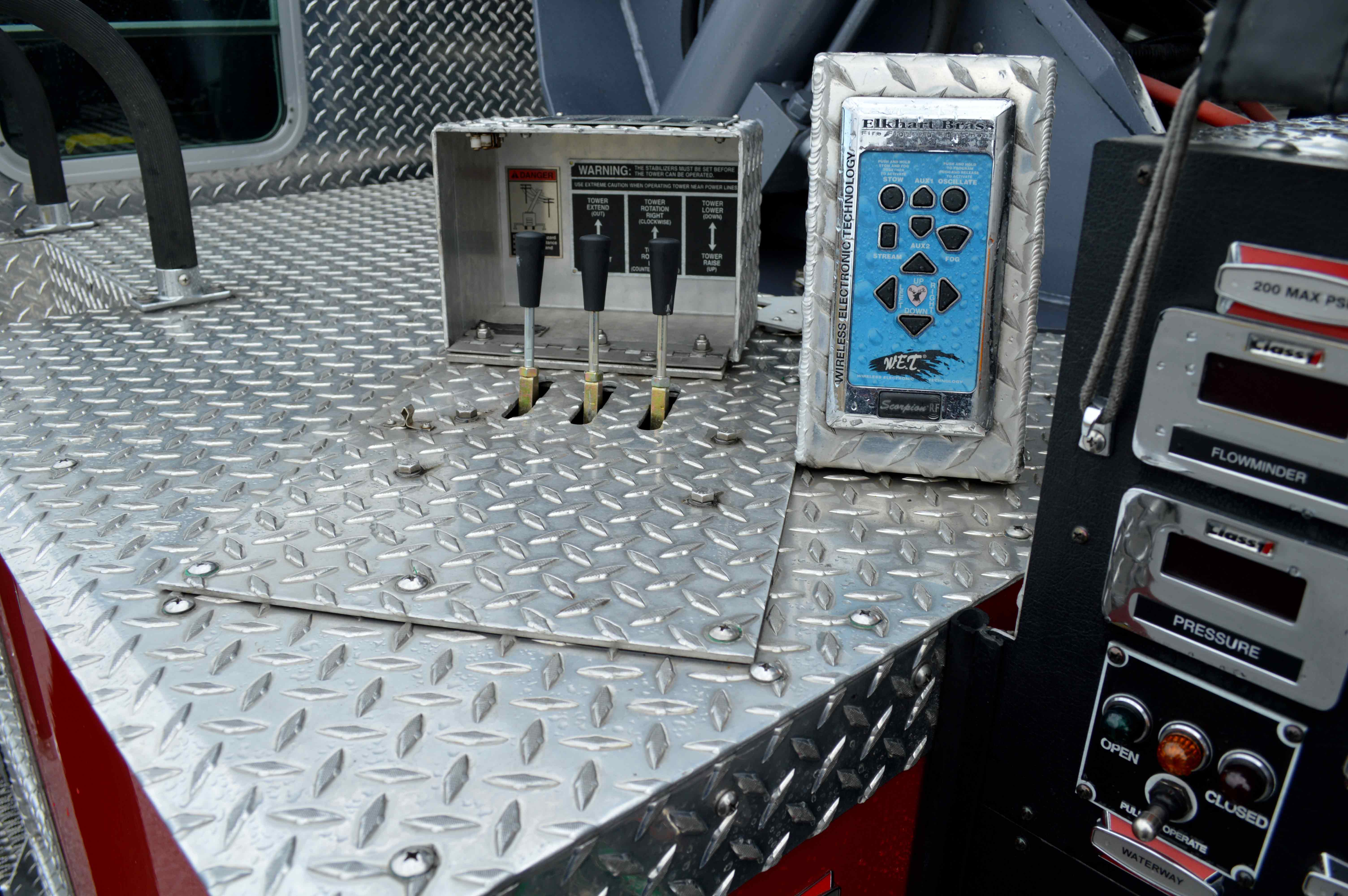 2005 Sutphen Monarch 70' Mini-Tower | Used Truck Details