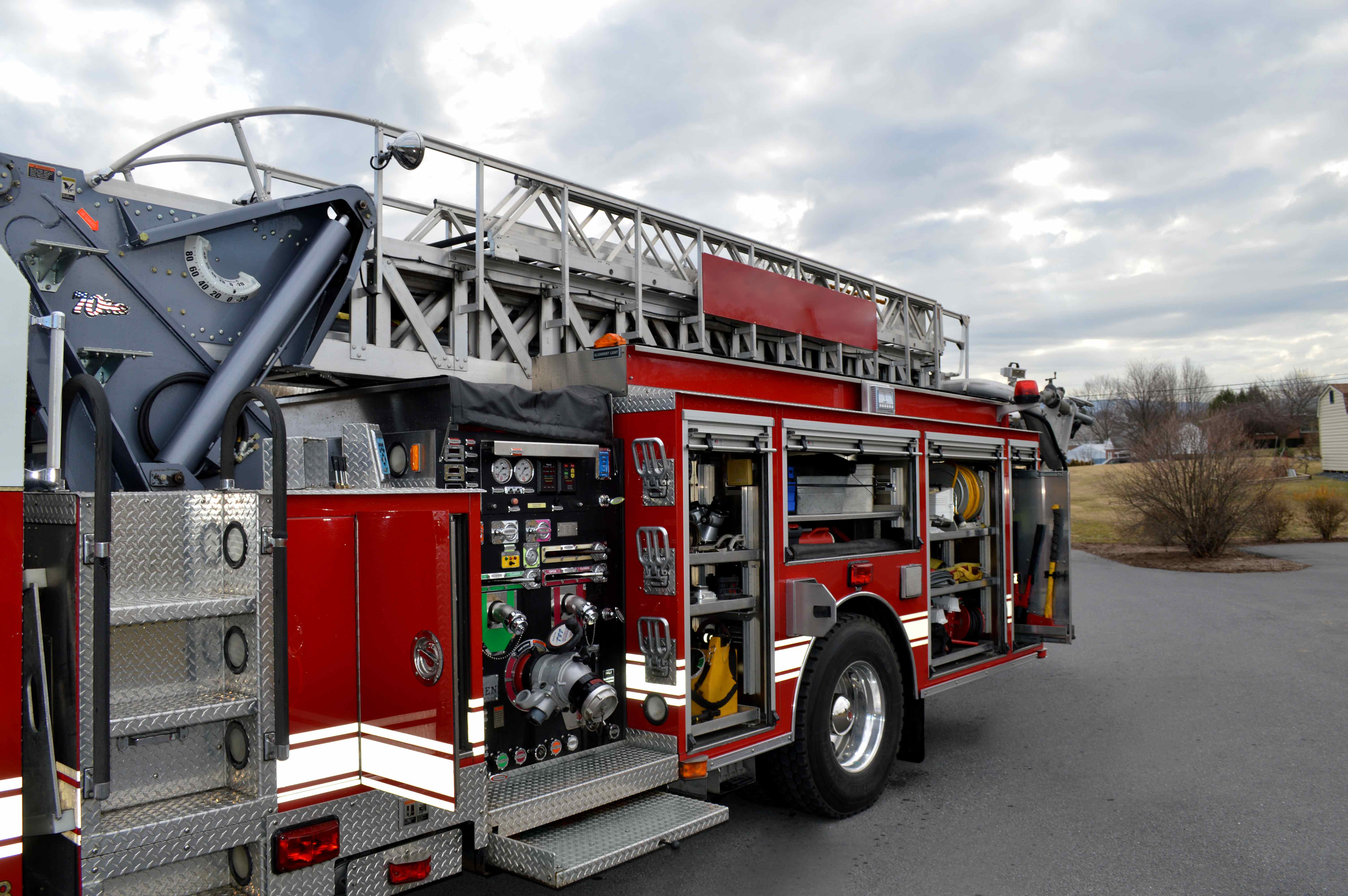 2005 Sutphen Monarch 70' Mini-Tower | Used Truck Details