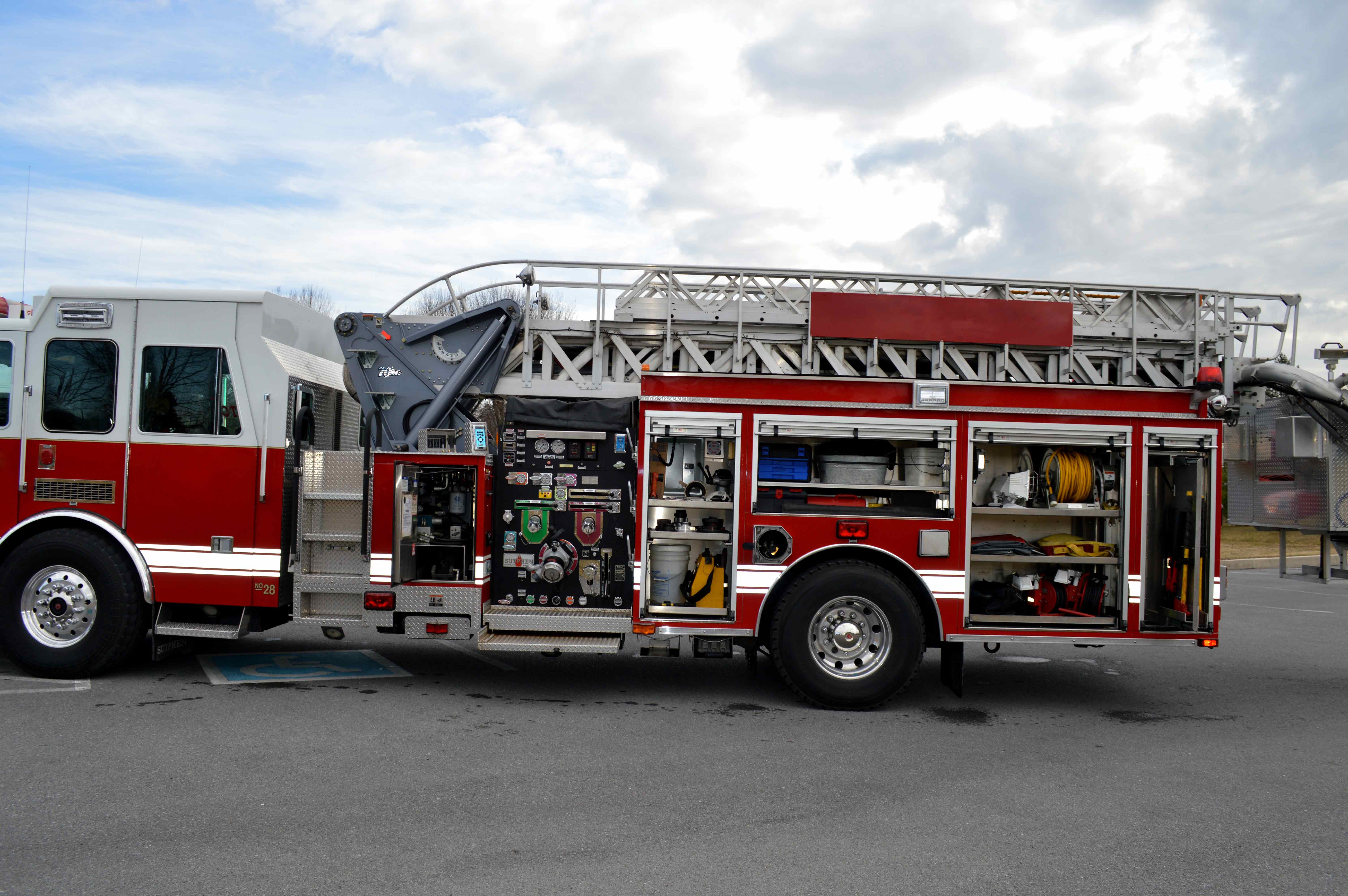 2005 Sutphen Monarch 70' Mini-Tower | Used Truck Details