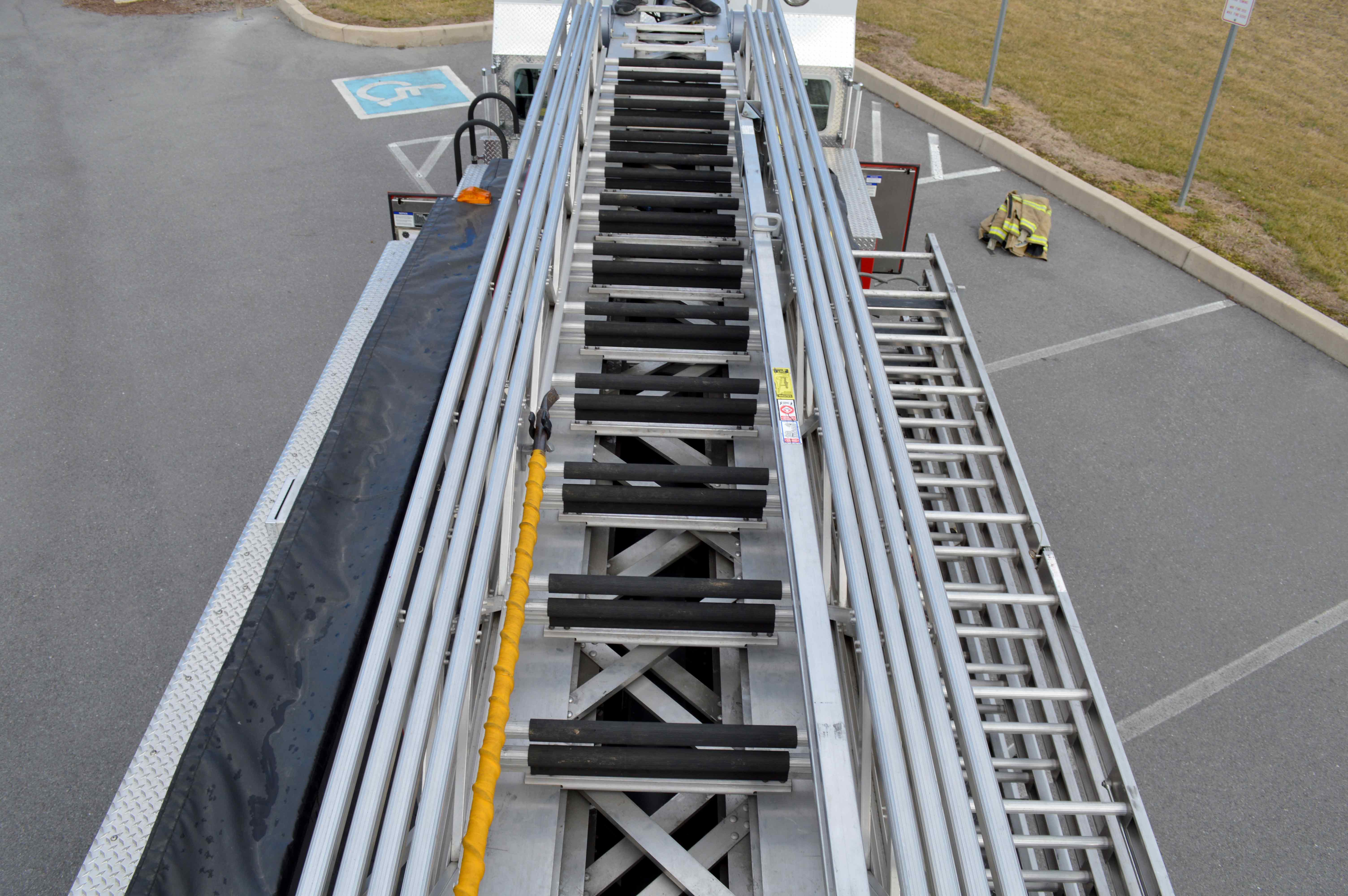 2005 Sutphen Monarch 70' Mini-Tower | Used Truck Details