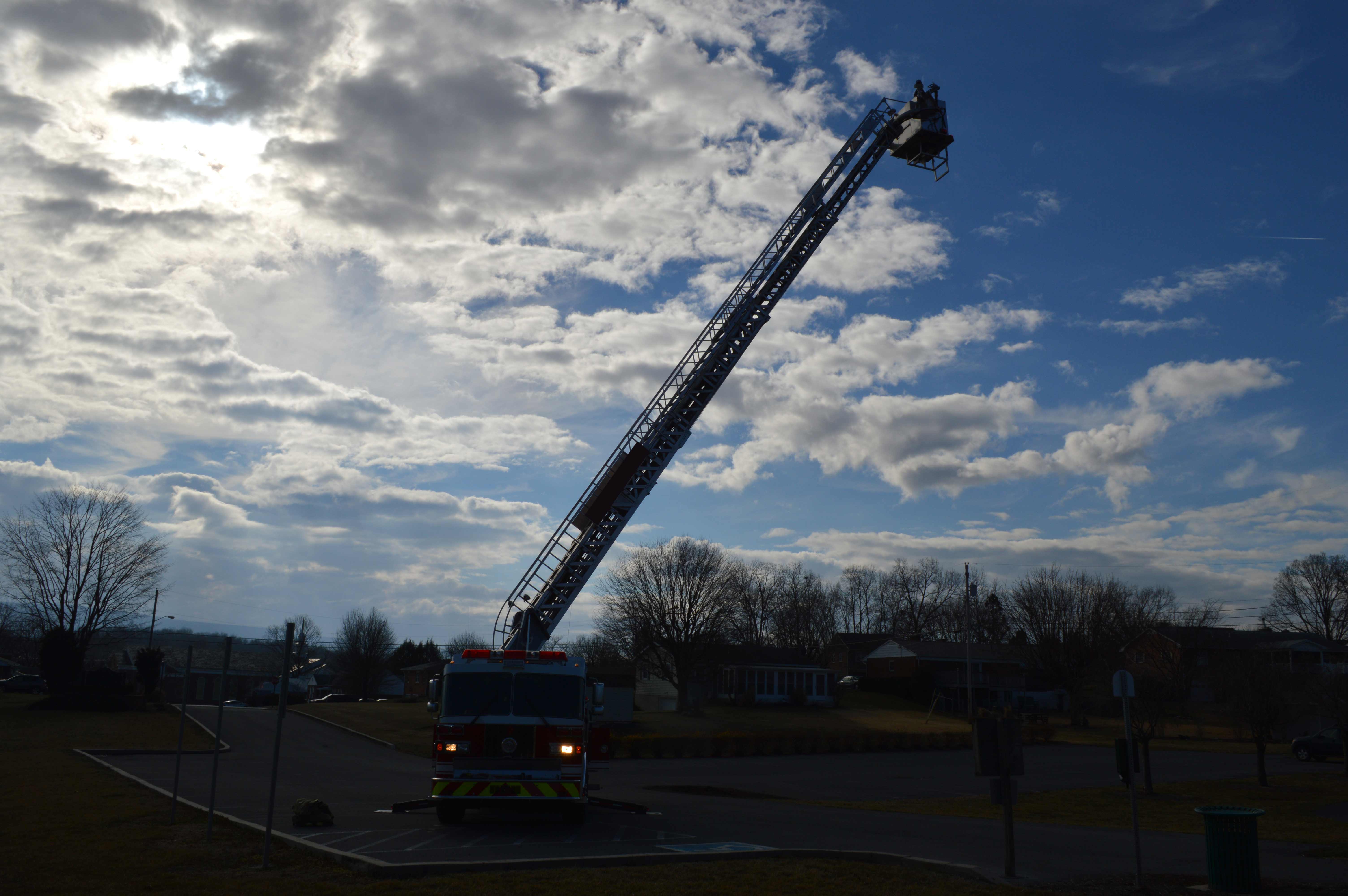 2005 Sutphen Monarch 70' Mini-Tower | Used Truck Details