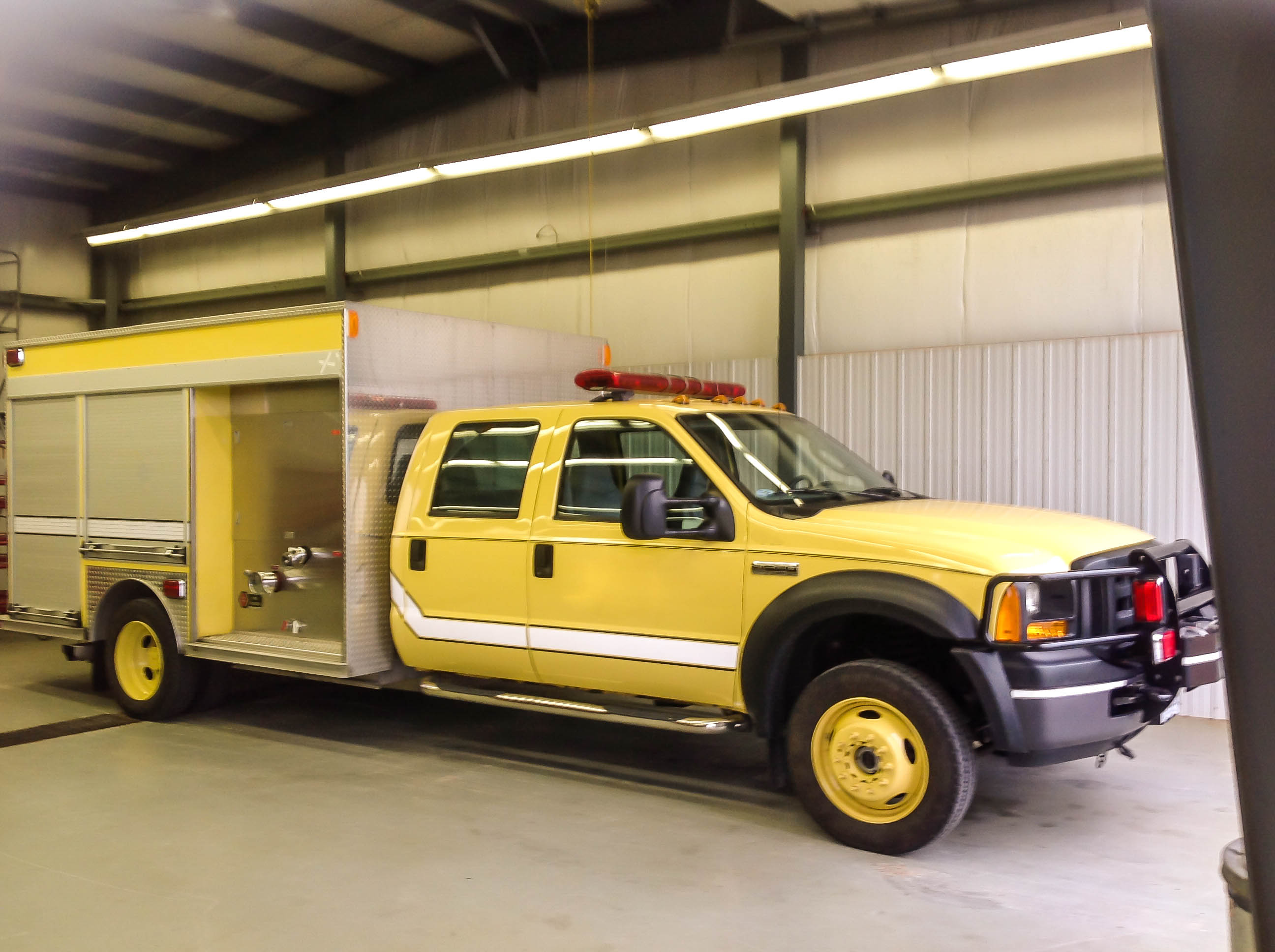 2007 Ford F-550 4x4 Quick Attack w/Ambulance Package | Used Truck Details