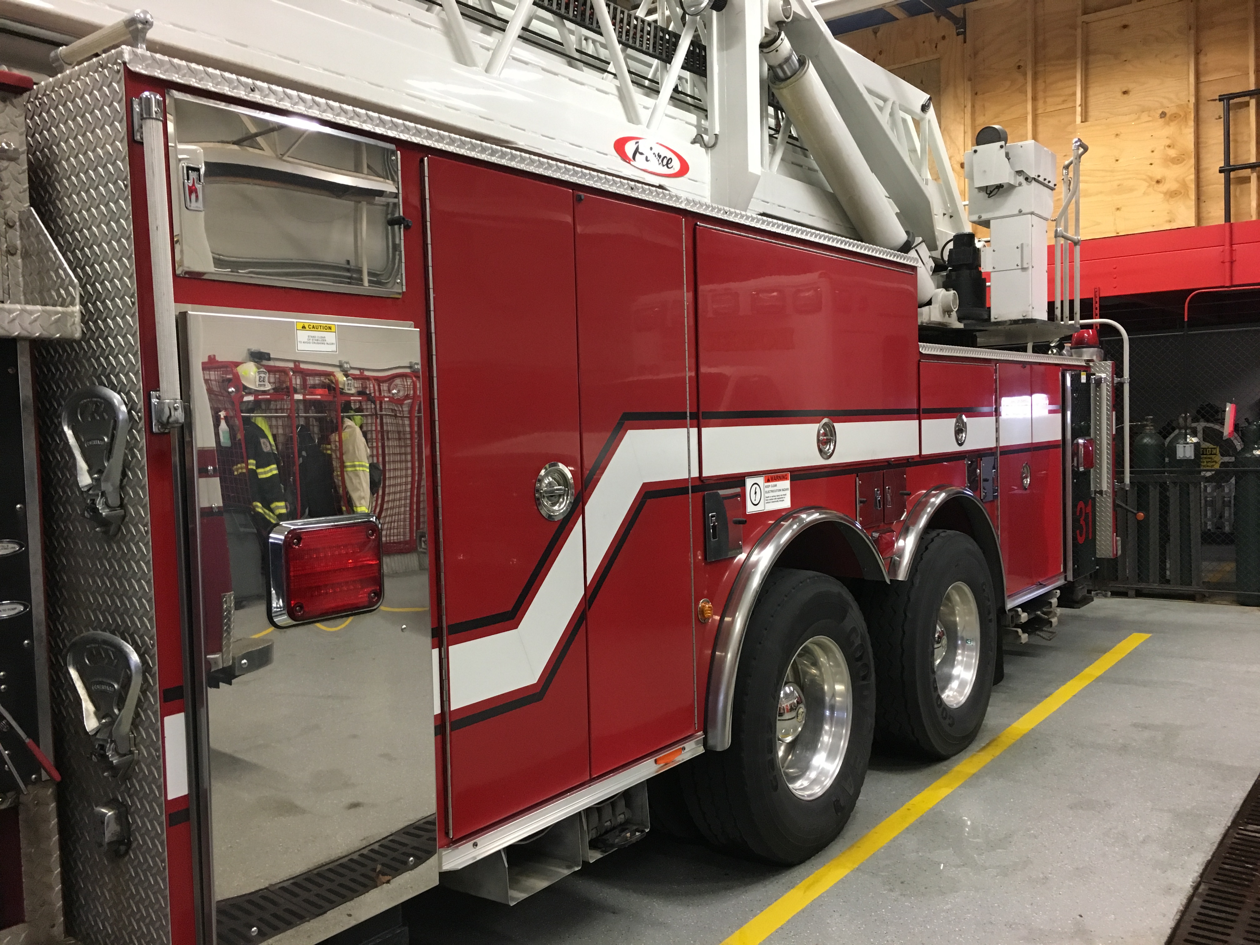 2007 Pierce 100' Platform | Used Truck Details