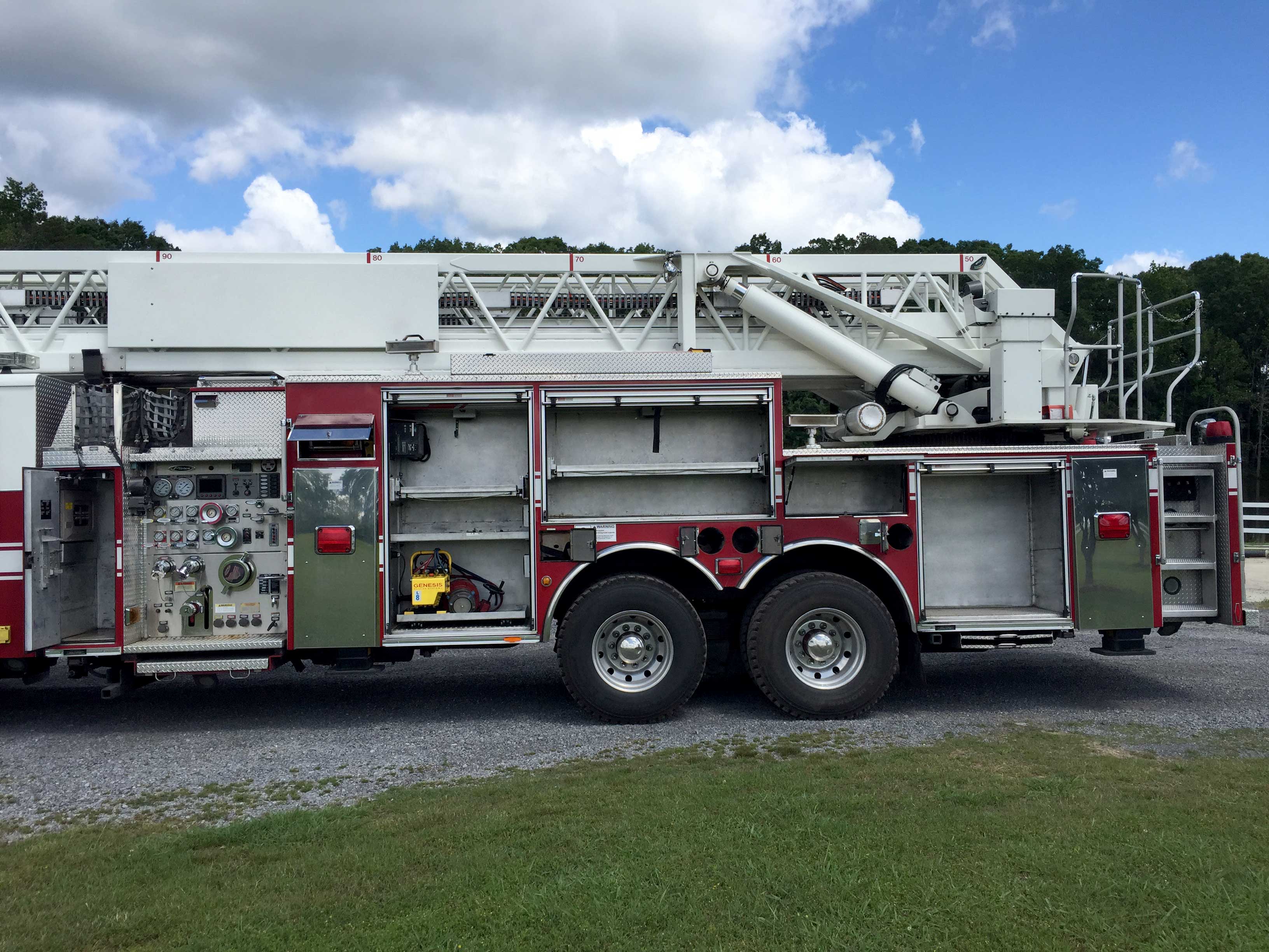 2006 Pierce 100' Platform | Used Truck Details