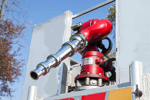 2002/1976 Spartan Baker Platform | Used Truck Details