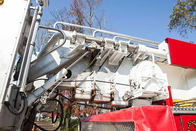 2002/1976 Spartan Baker Platform | Used Truck Details