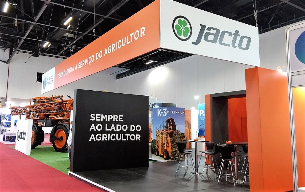 Jacto - Jacto takes timeline describing its history to EXPOMAFE.