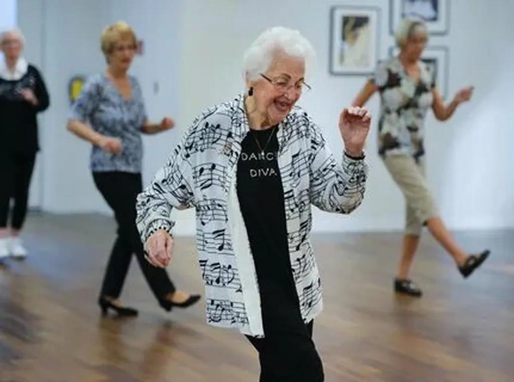 Understanding the Benefits of Woodgrain Half Tray – Mobility Aids For ...