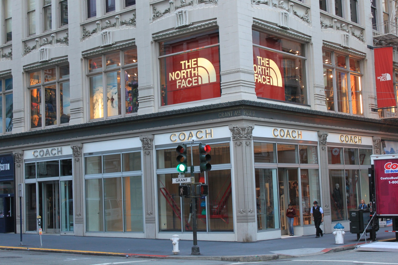 COACH 190 Post St San Francisco, CA 94108 on 4URSPACE retail profile