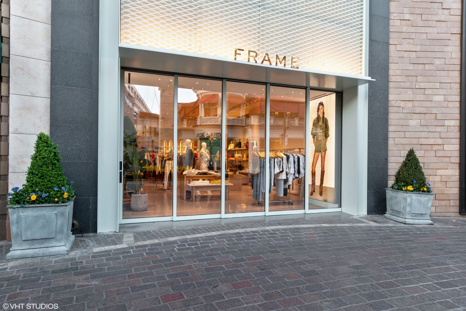 Frame 189 The Grove Drive Los Angeles, CA 90036 on 4URSPACE retail profile