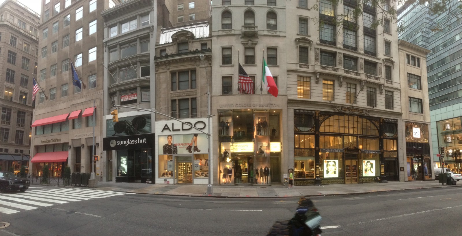 Sephora 597 5th Avenue New York, NY 10017 on 4URSPACE retail profile