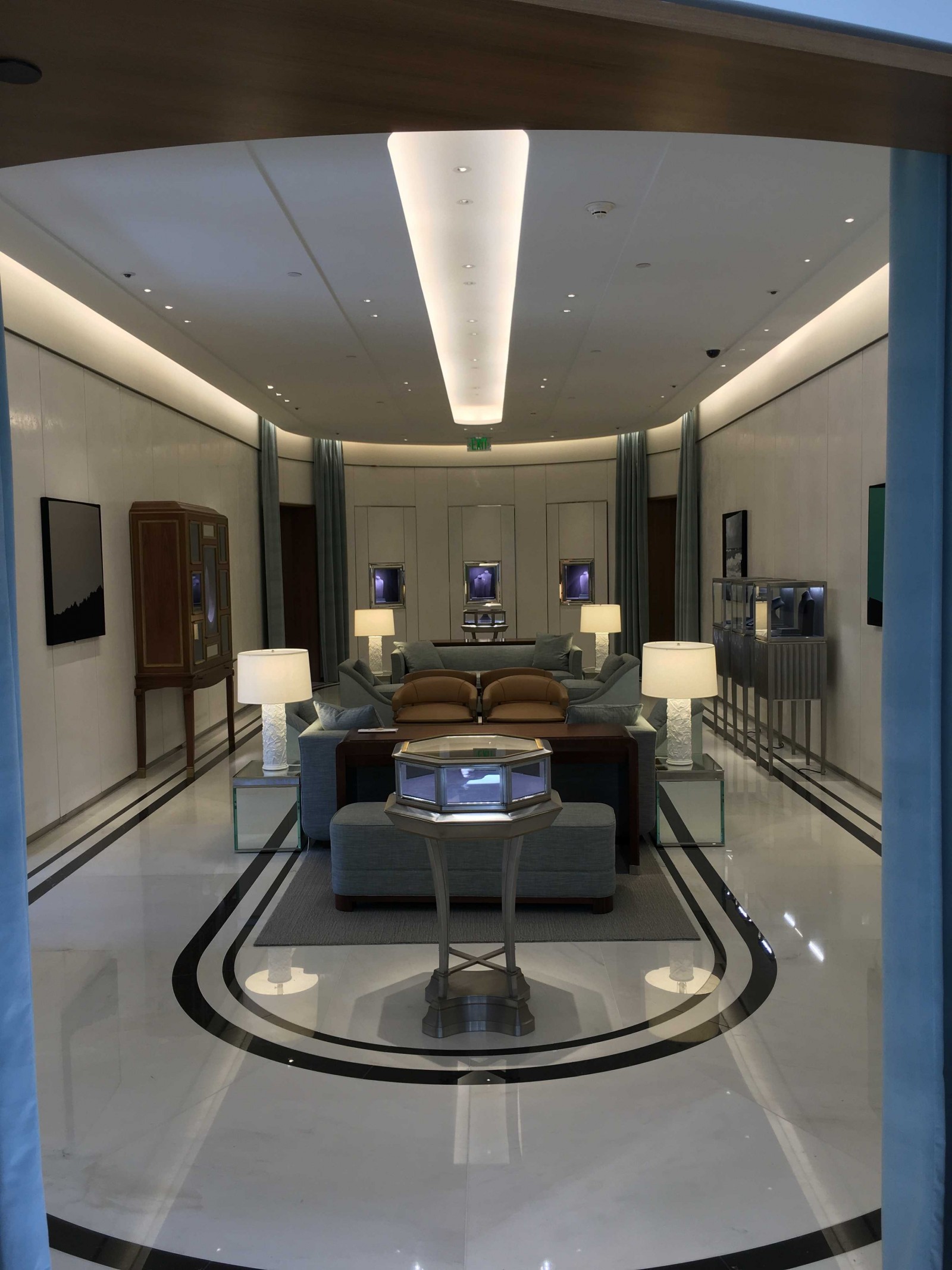 Tiffany & Co. 210 N Rodeo Dr Beverly Hills, CA 90210 on 4URSPACE retail ...