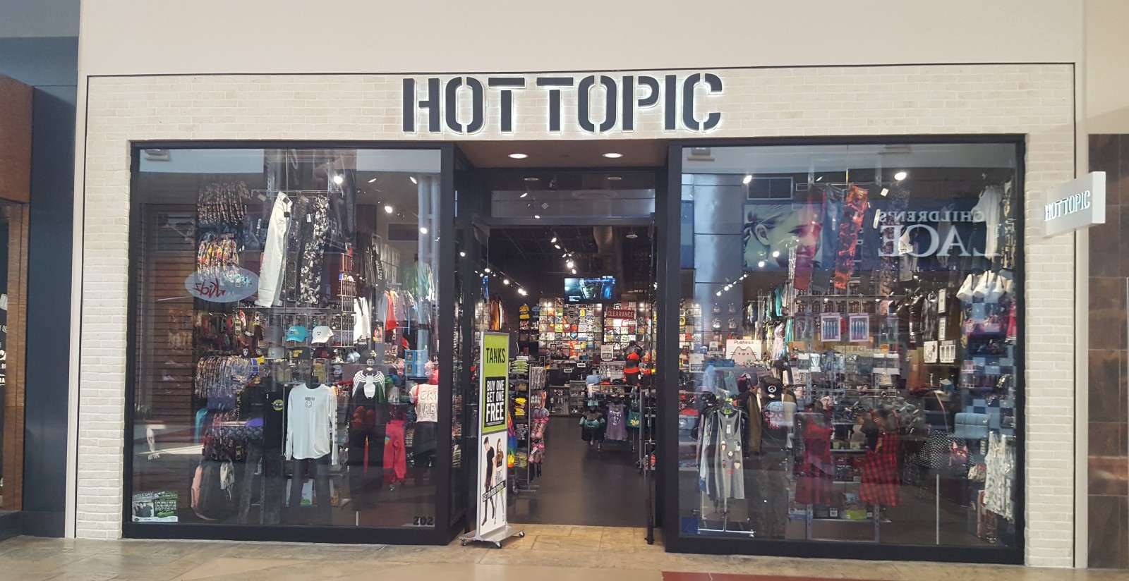 Hot Topic 1 Mills Circle Ontario, CA 91764 on 4URSPACE retail profile