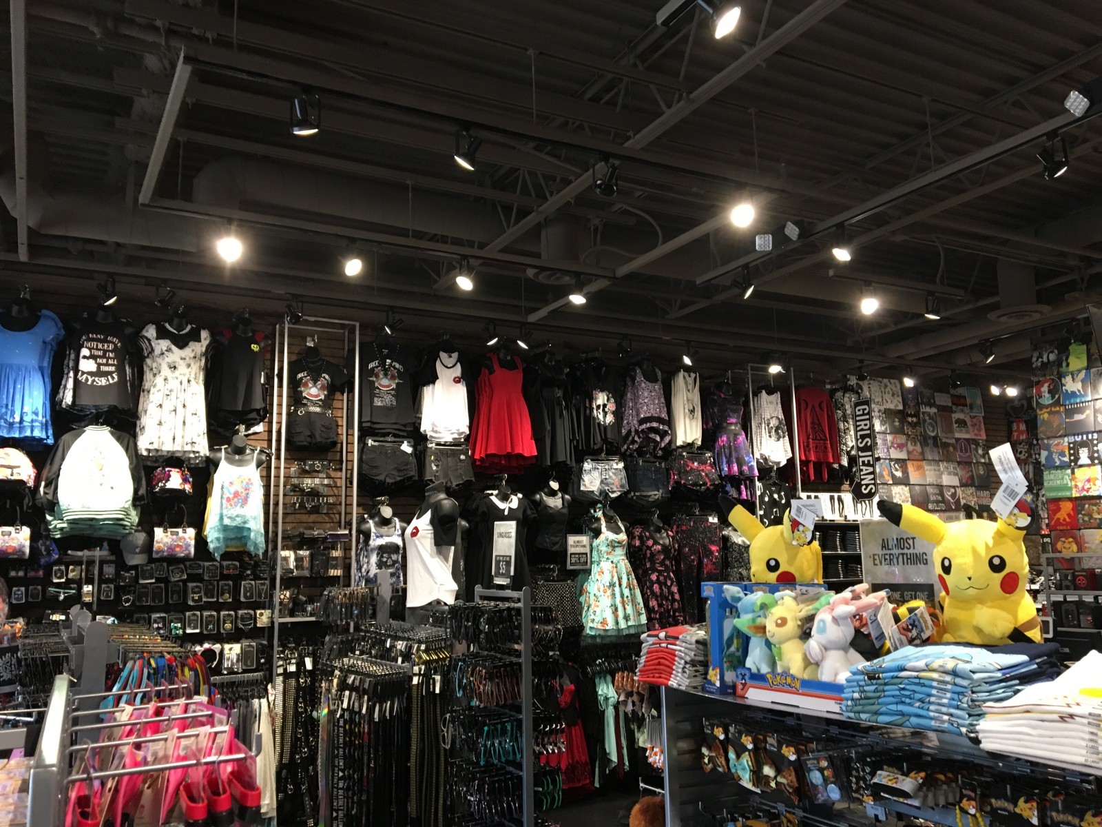 Hot Topic 1640 Camino Del Rio N San Diego, CA 92108 on 4URSPACE retail ...
