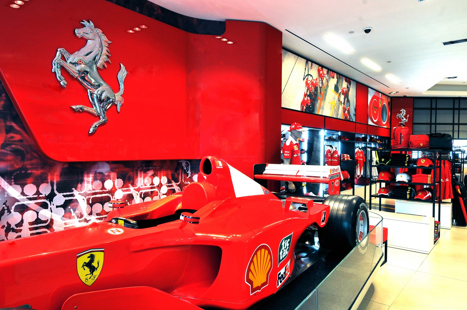 Ferrari Store 19501 Biscayne Boulevard Aventura, FL 33180 on 4URSPACE ...