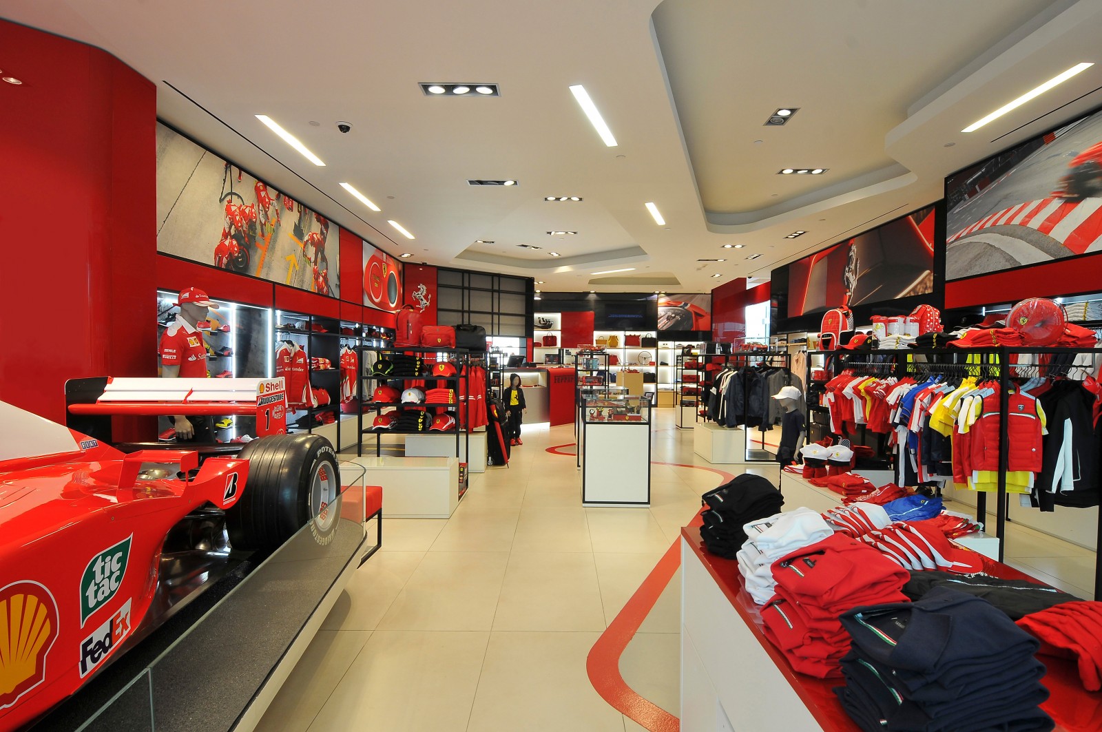 Ferrari Store 19501 Biscayne Boulevard Aventura, FL 33180 on 4URSPACE ...