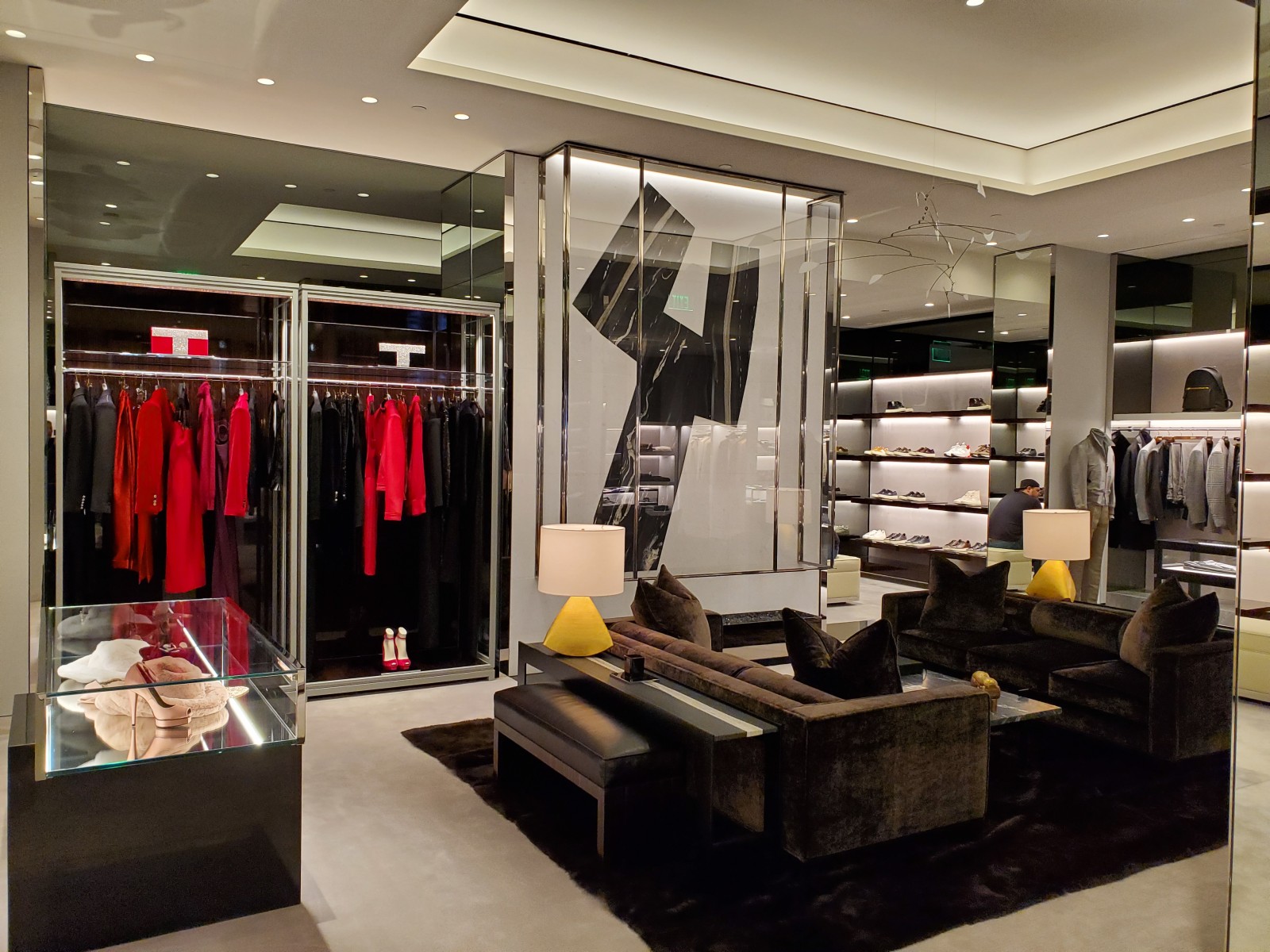 TOM FORD 3500 Peachtree Rd Ne Atlanta, GA 30326 on 4URSPACE retail profile