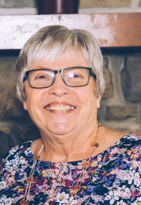 Gwen Lewis's Instagram, Twitter & Facebook on IDCrawl