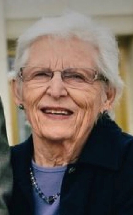 Julie Bingham's Instagram, Twitter & Facebook on IDCrawl